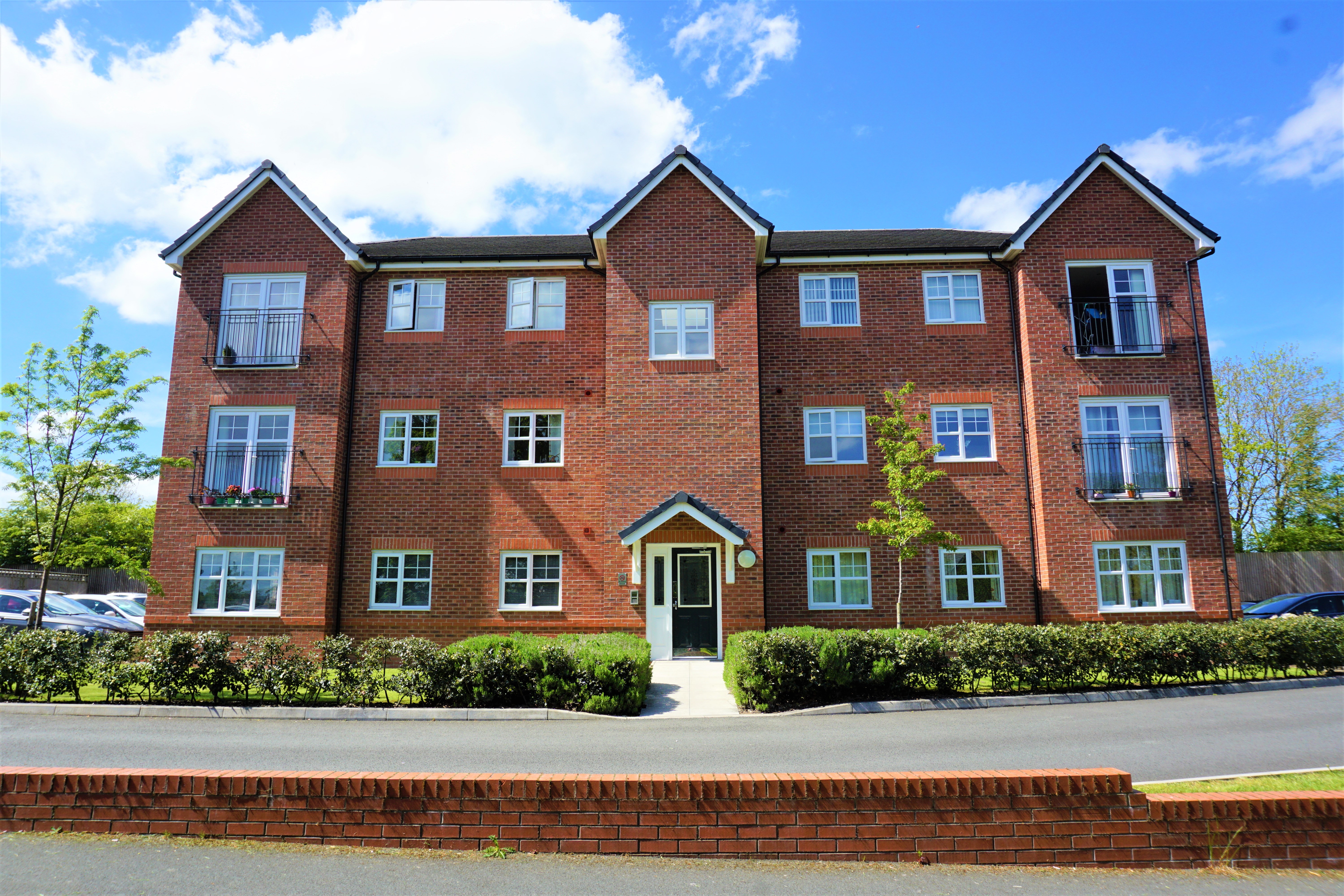 2 bedroom apartment for sale in Aspen Way, Chester, CH4 0AU