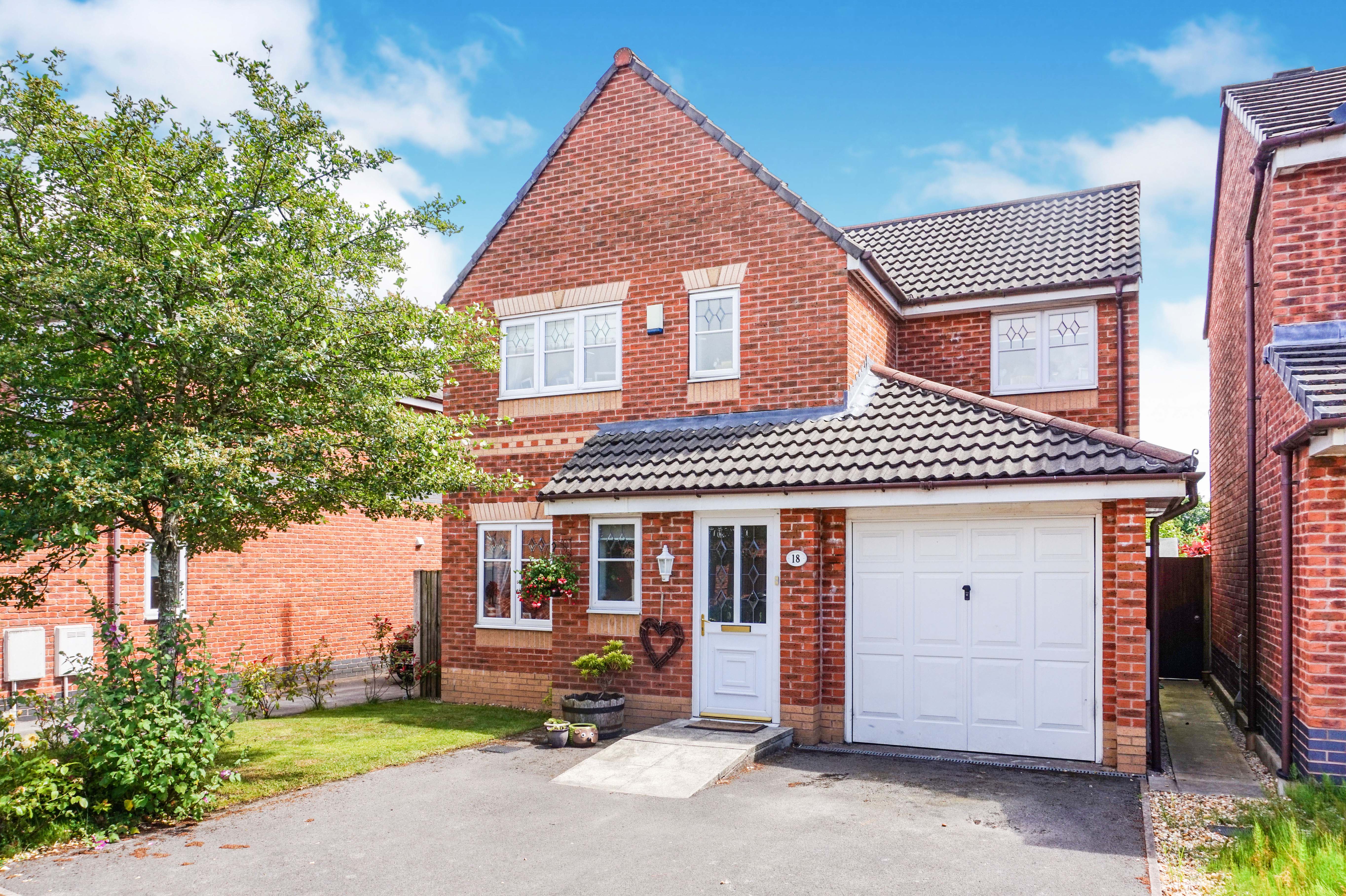 4 bedroom detached house for sale in Grange Drive, Chorley, PR7 5FG