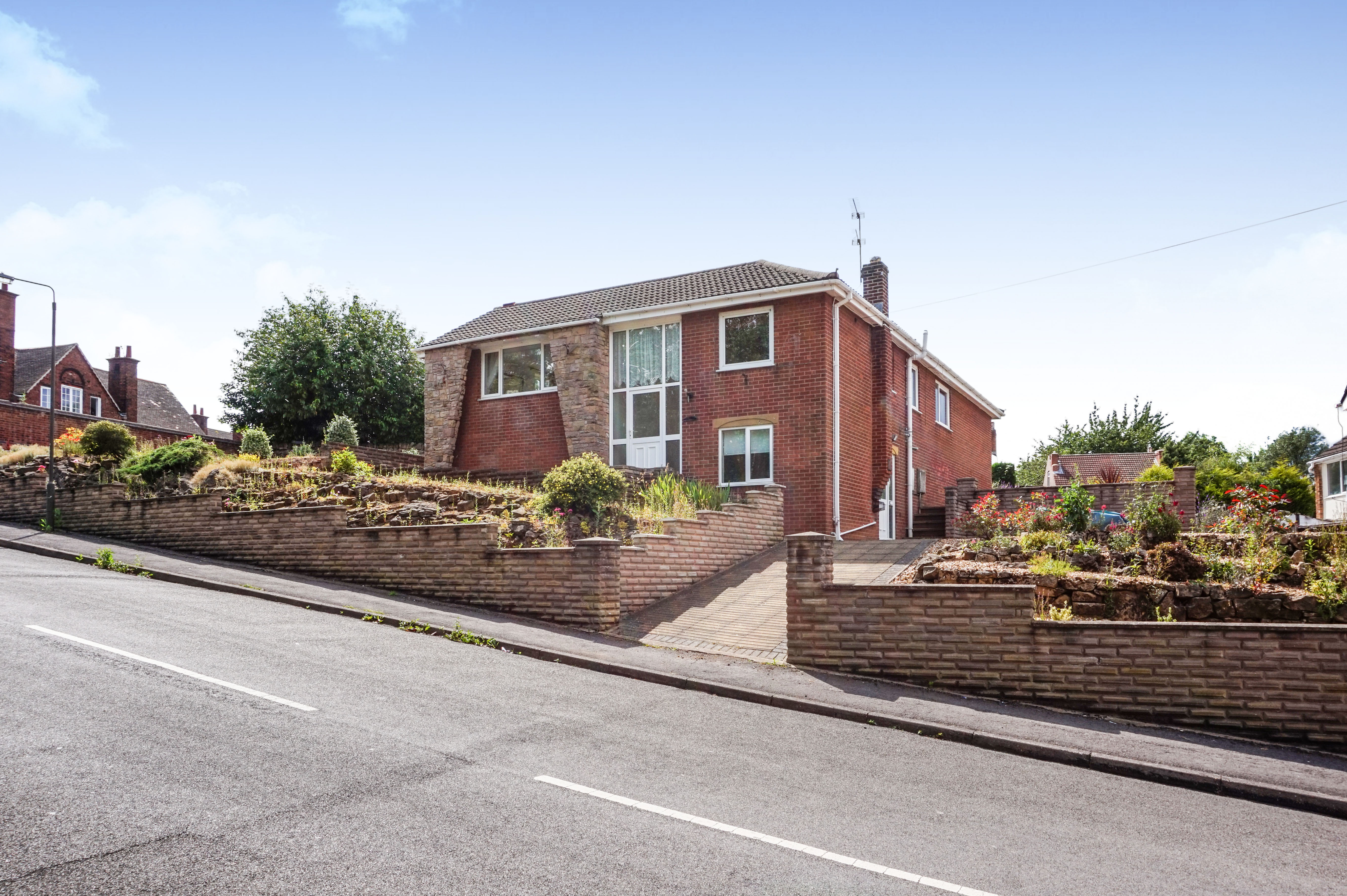 3 bedroom detached house for sale in Church Drive, Shirebrook, NG20 8DE