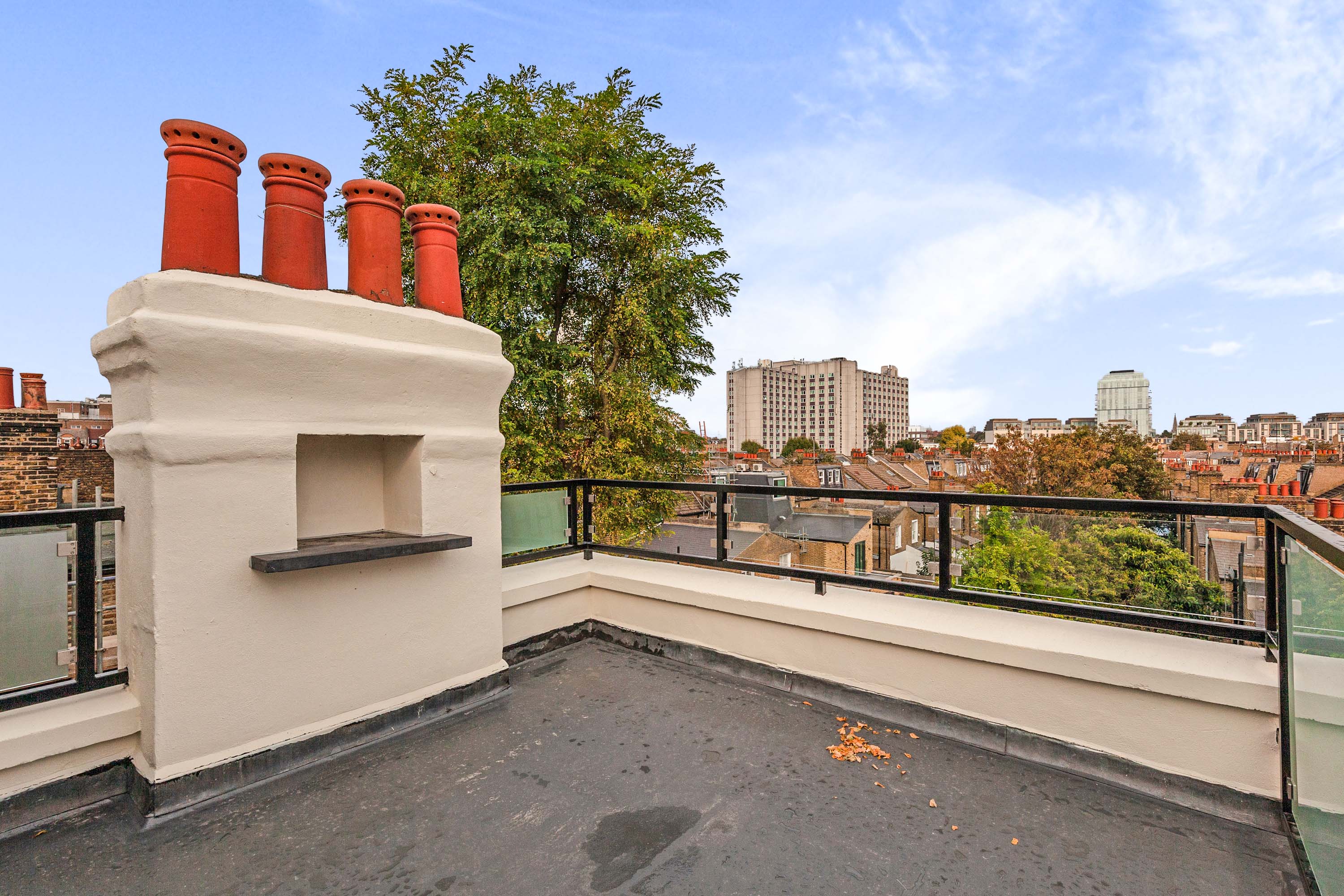 2 bedroom flat to rent in North End Road, Fulham, SW6 1NW