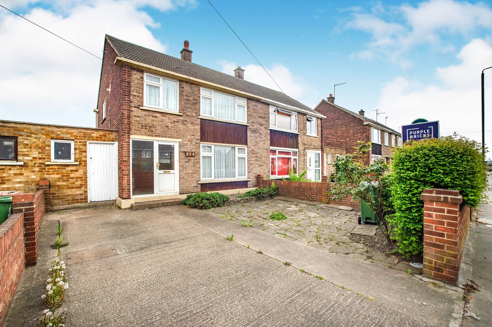 3 bedroom semi-detached house for sale in Slade Green Road, Erith, DA8 2JN