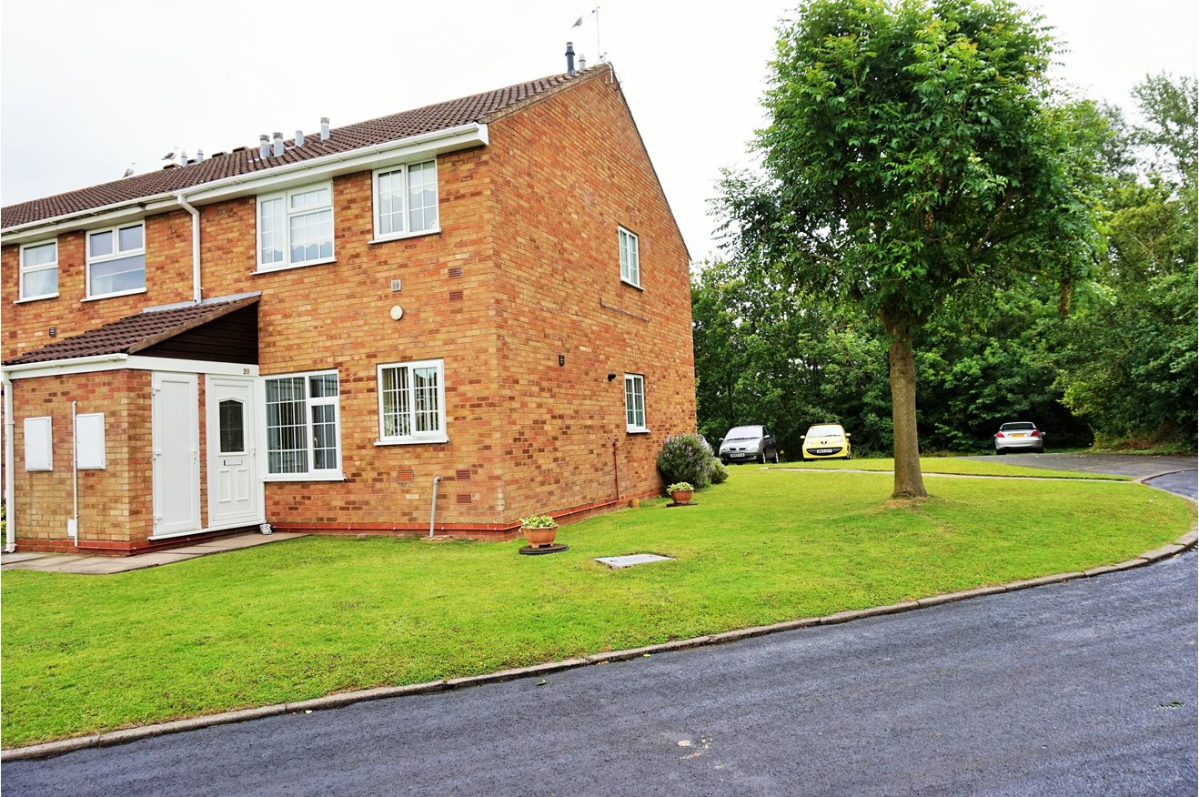 1 bedroom ground floor flat for sale in Cabot Grove, Wolverhampton, Wv6 7tq