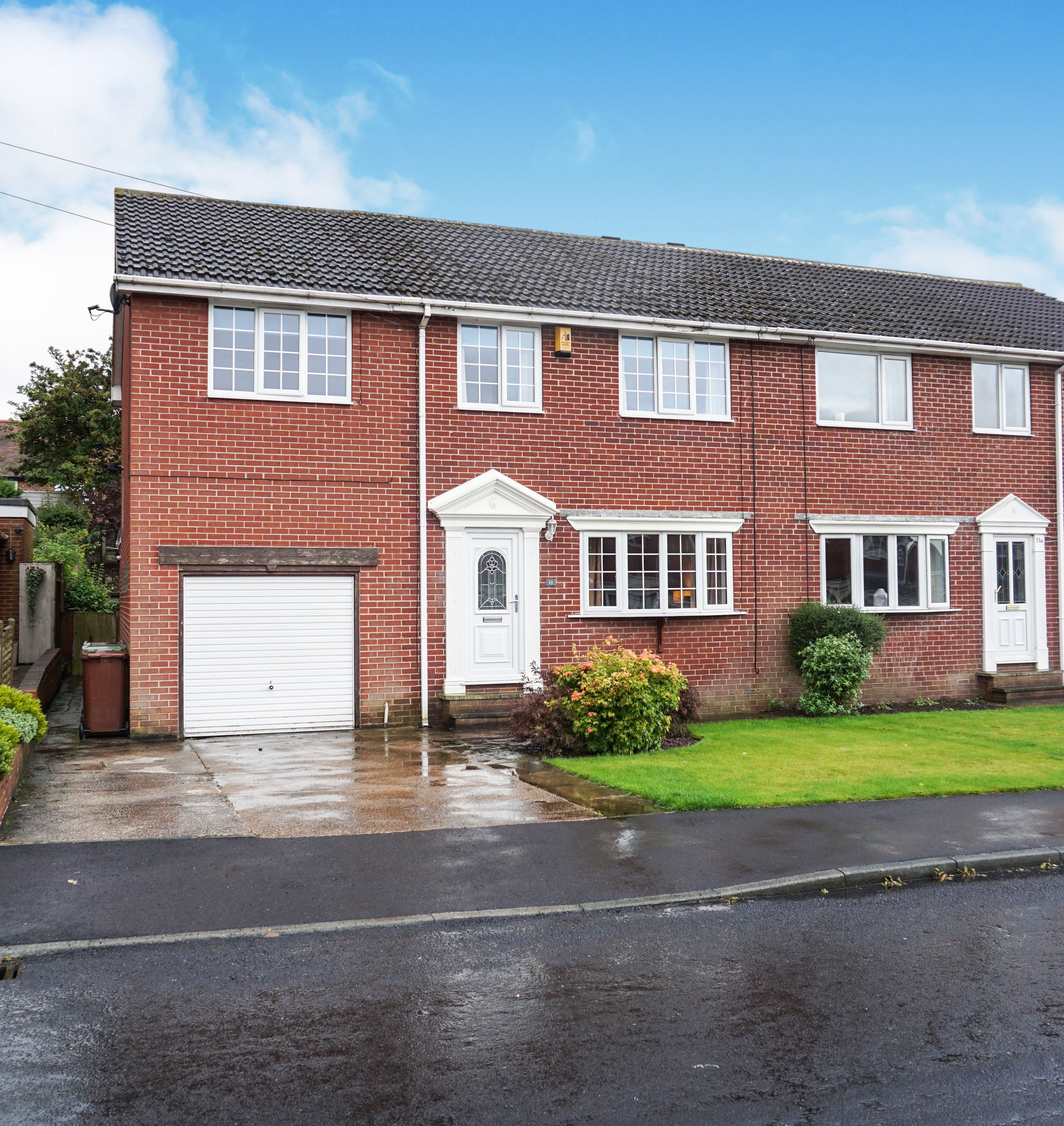 4 bedroom semi-detached house for sale in Stonecliffe Drive ...