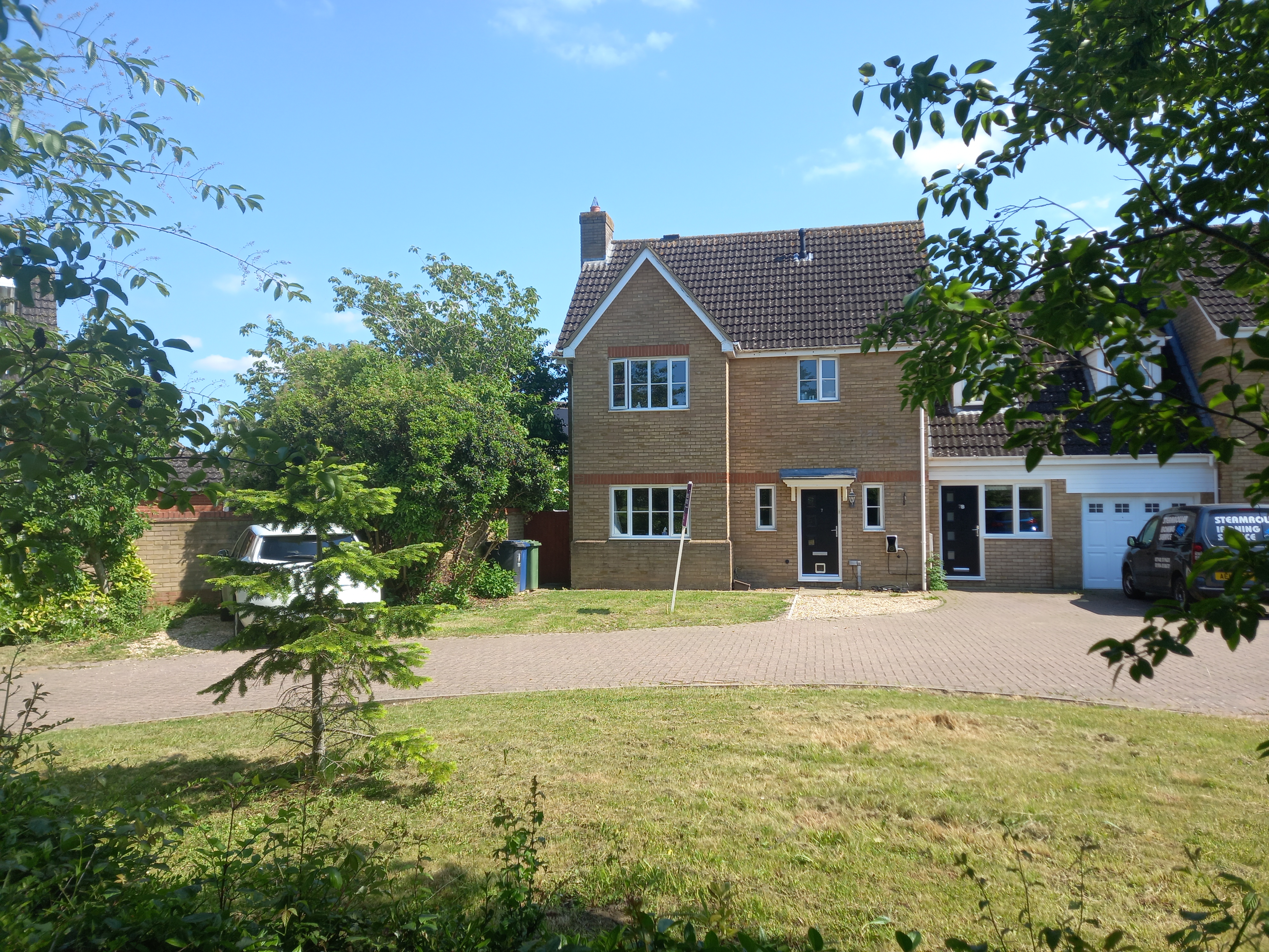 4 bedroom link detached house for sale in Furlong Way, Cambridge, CB23 7ZH