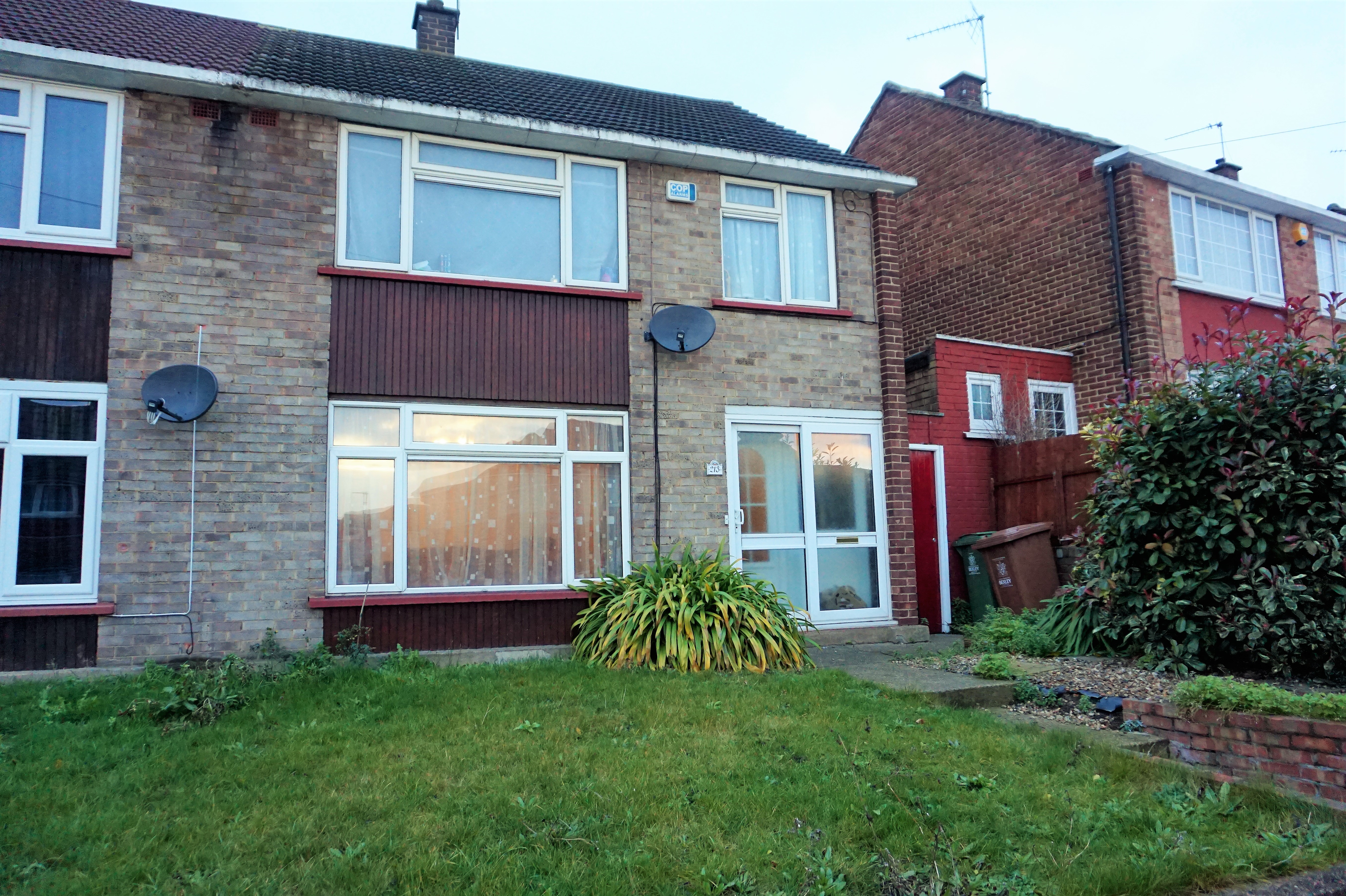 3 bedroom semi-detached house for sale in Slade Green Road, Erith, DA8 2JW