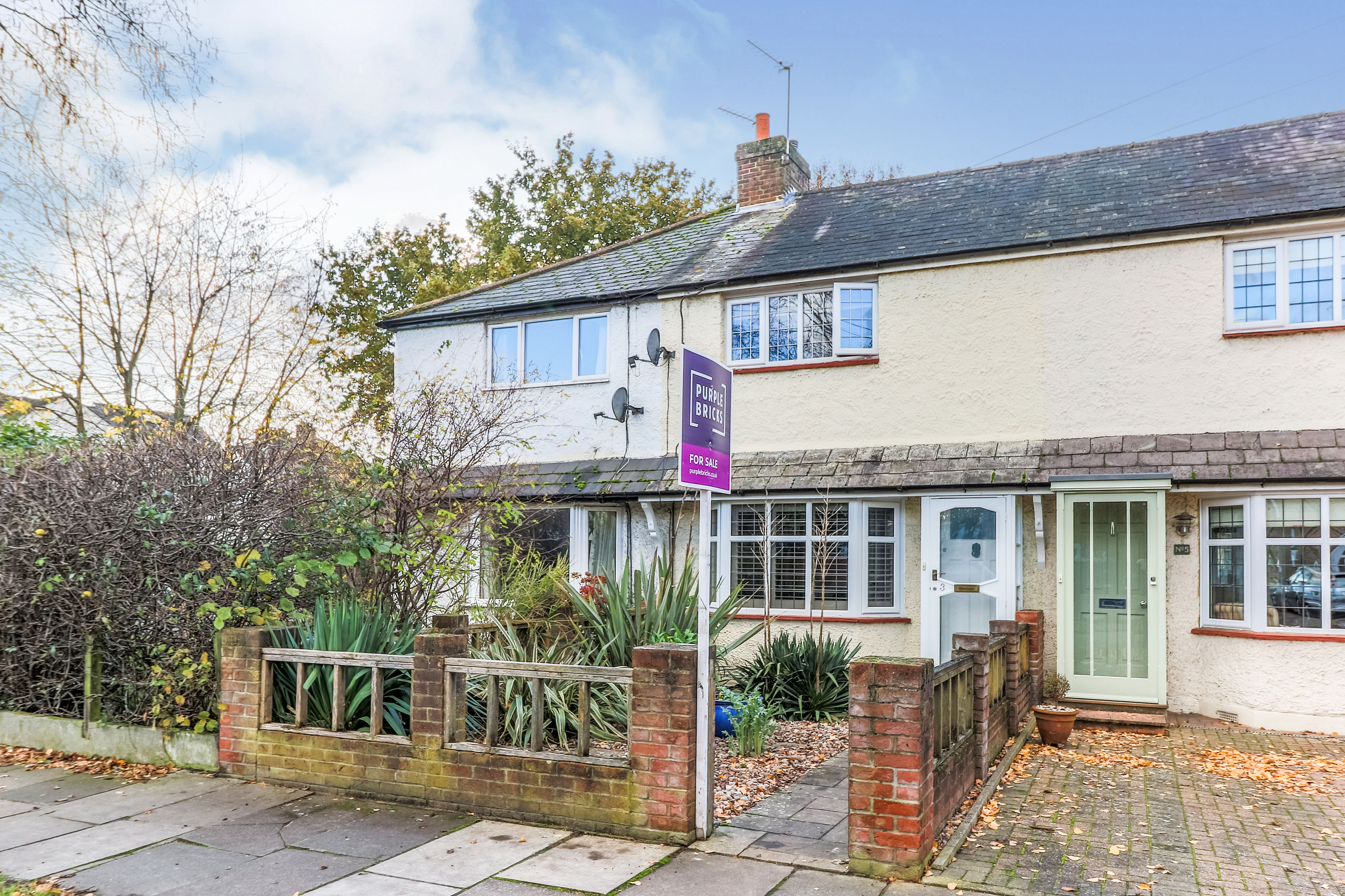 3 bedroom terraced house for sale in Hatherop Road, Hampton, TW12 2RG