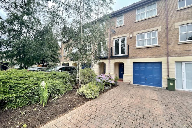 3 Bedroom Town House For Sale In Nant Y Wedal Heath Cf14 3qu