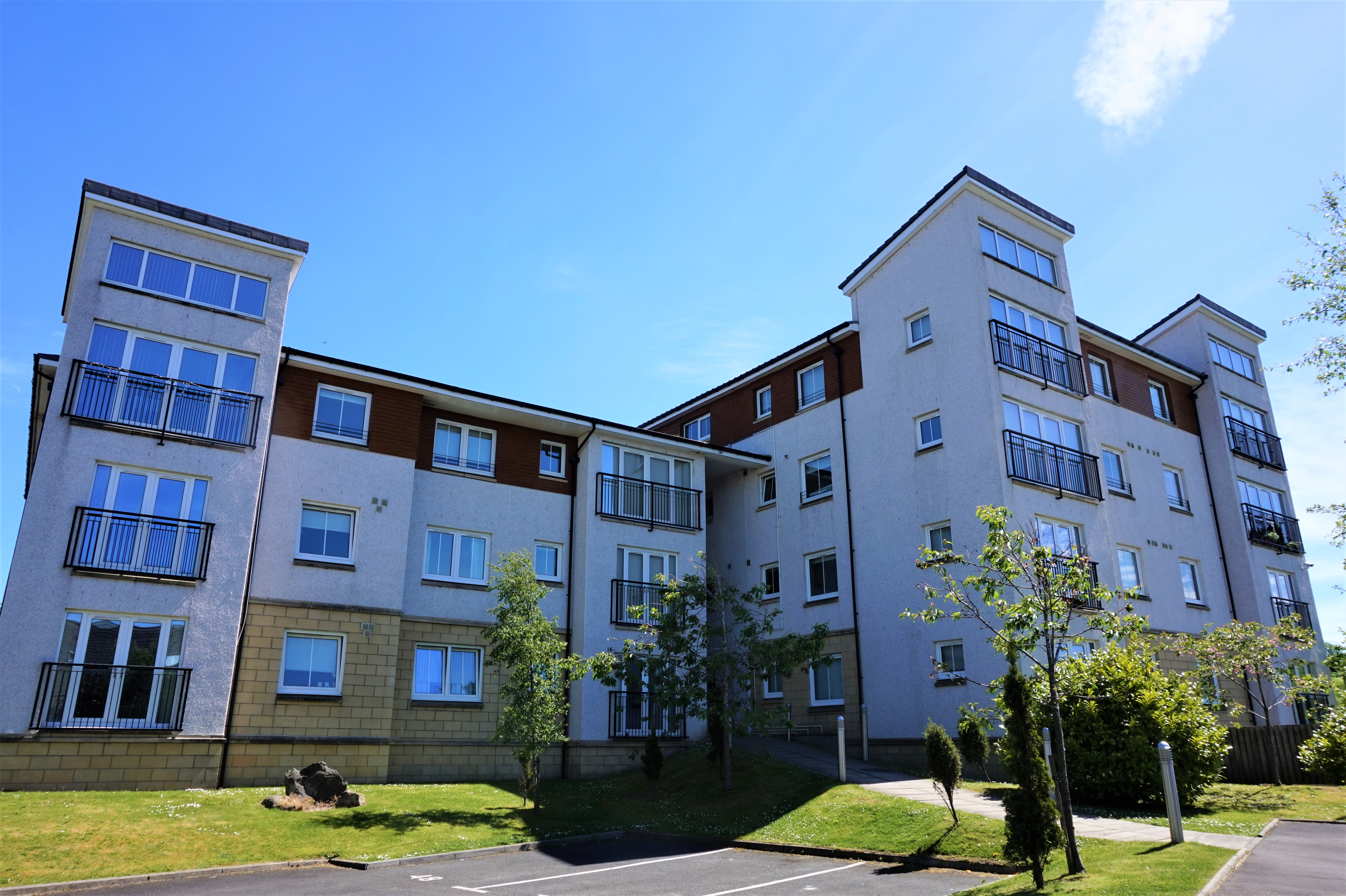 3 bedroom flat for sale in Jardine Place, Bathgate, EH48 4GU