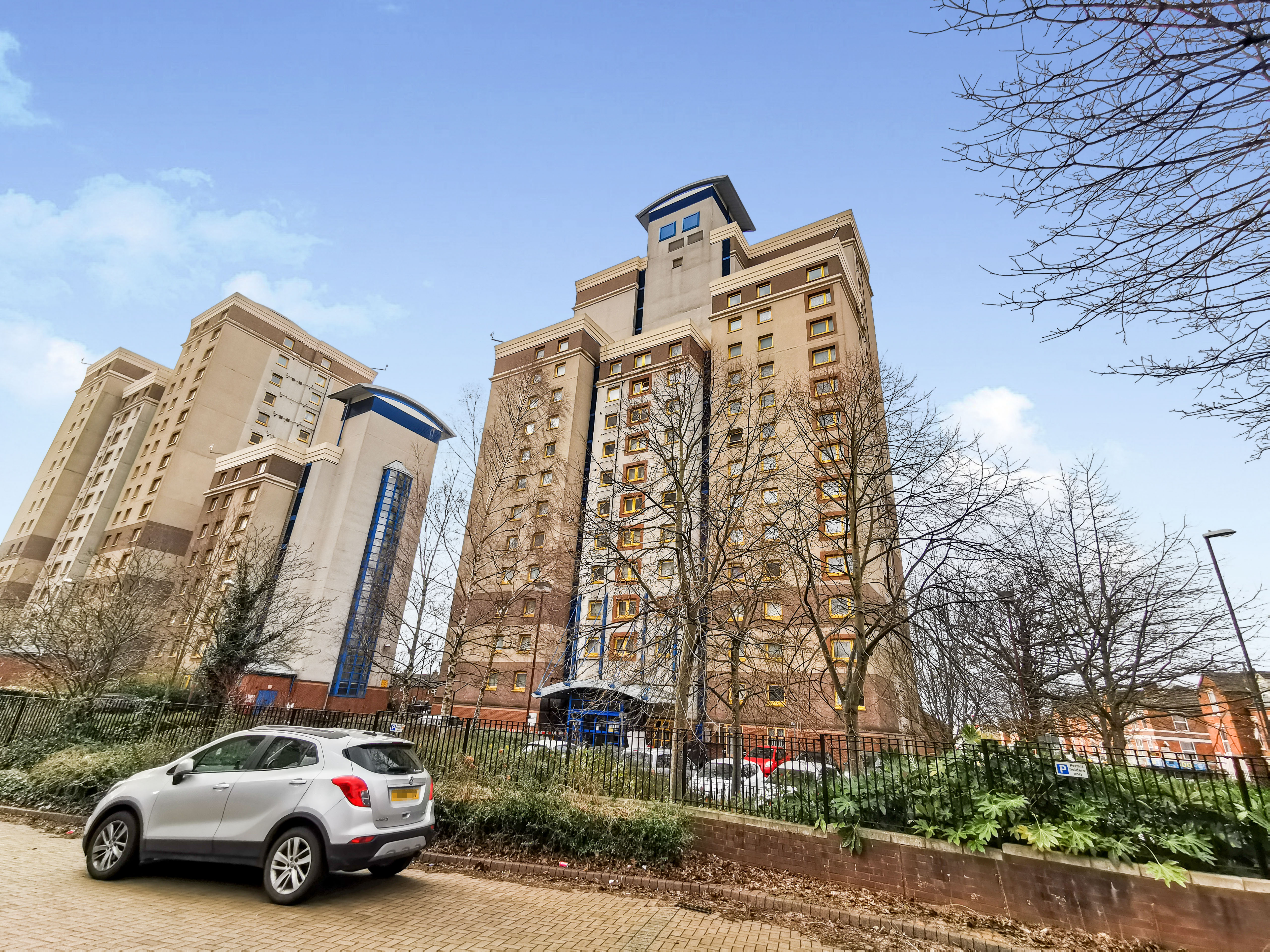 2 bedroom flat for sale in Ash View, Nottingham, NG7 3BY