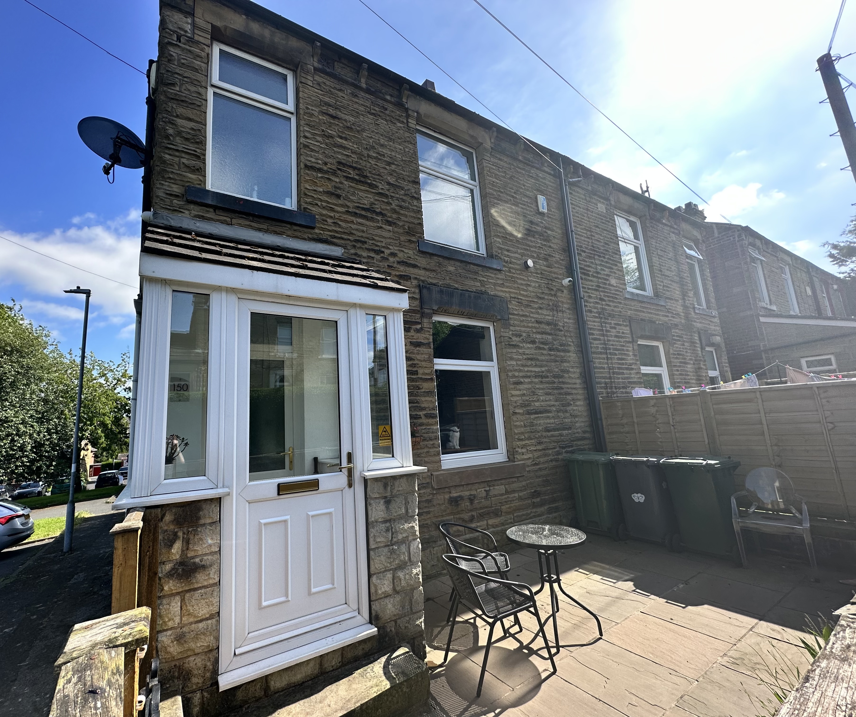 2 bedroom end of terrace house for sale in Healey Lane, Batley, WF17 7HJ