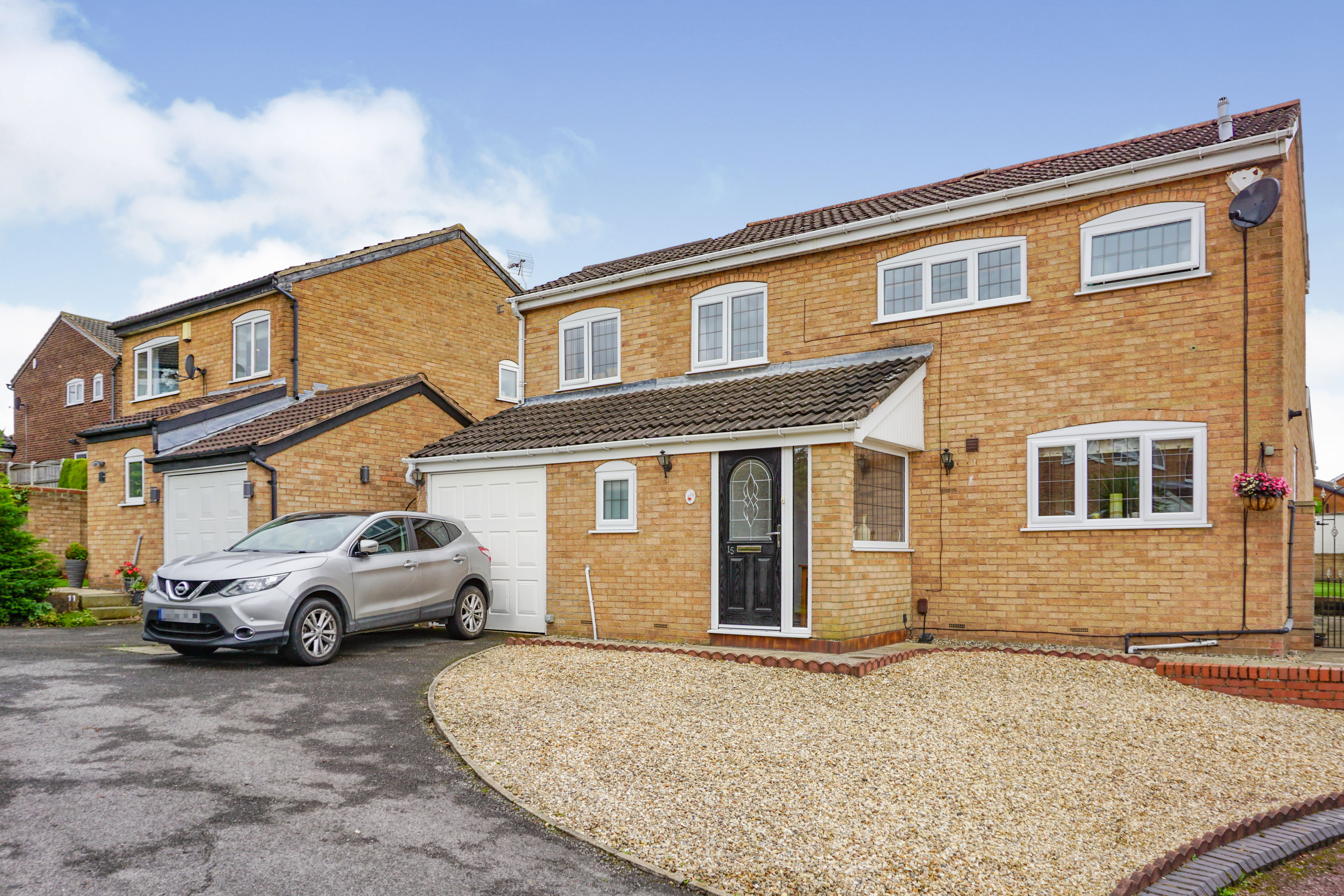 3 bedroom detached house for sale in Dovedale Garth, Leeds, LS15 8UW