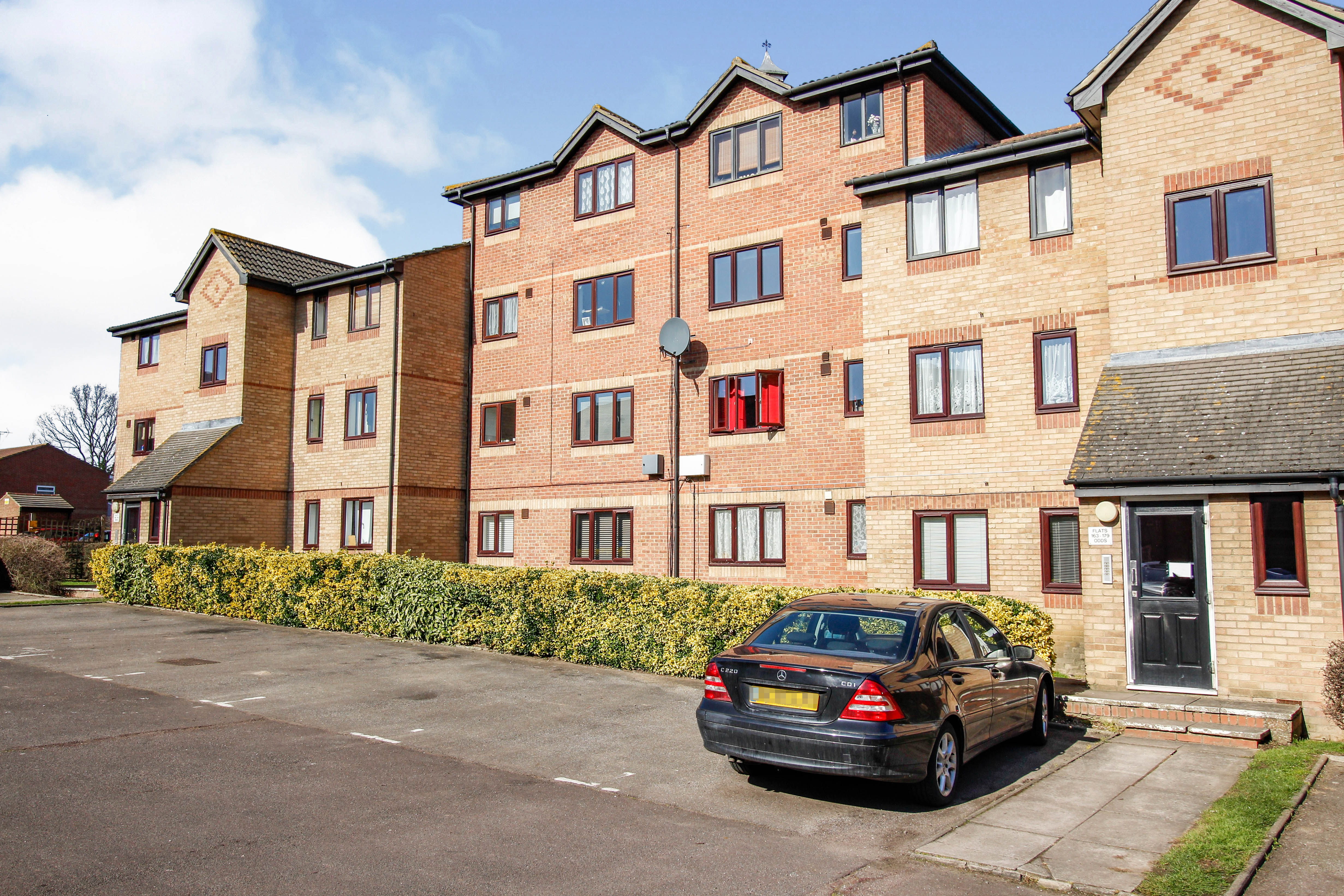 1 bedroom flat for sale in Waterville Drive, Basildon, SS16 4TY