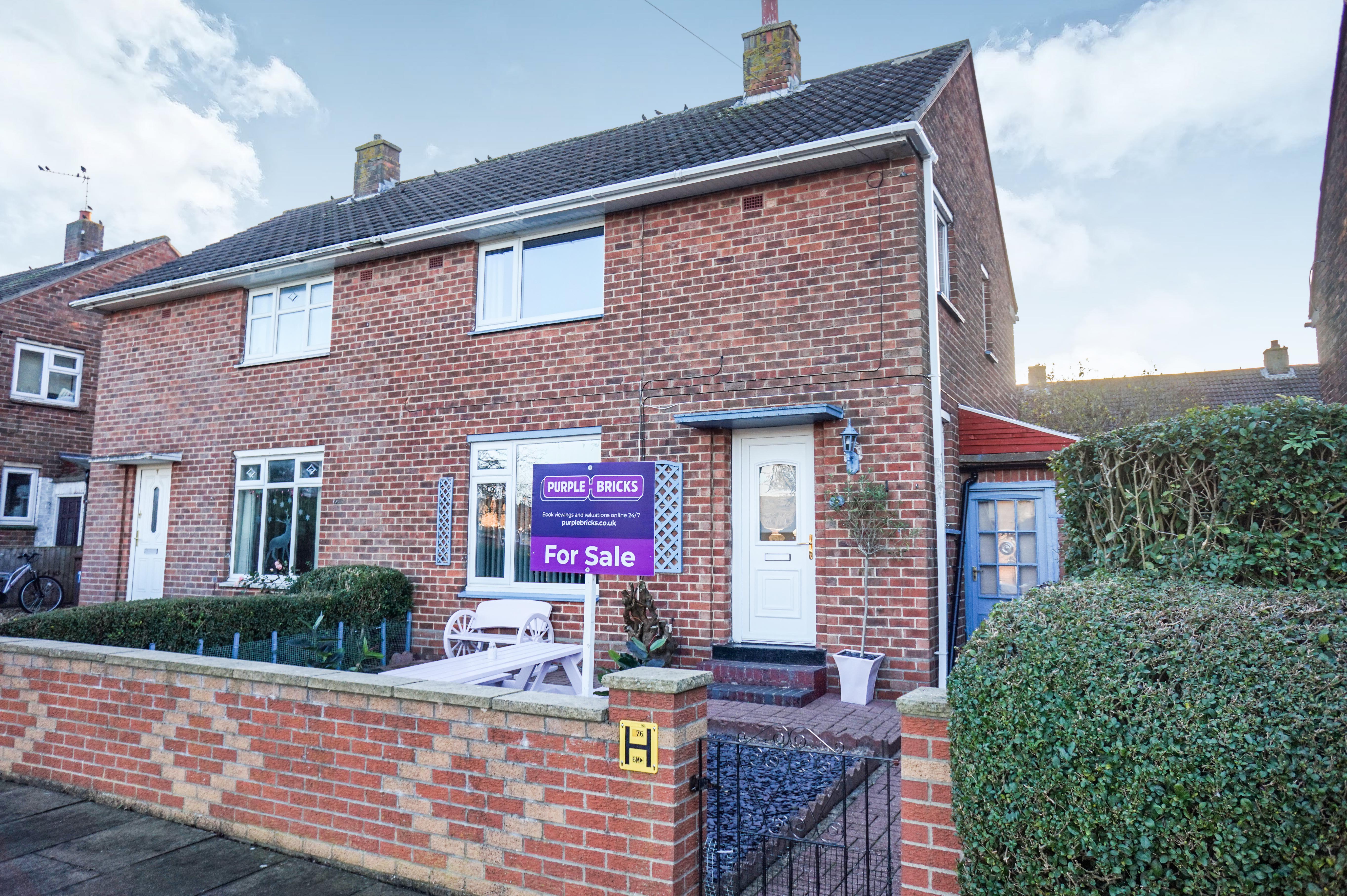 3 bedroom semi-detached house for sale in Hackthorn Place, Lincoln, LN2 2DW