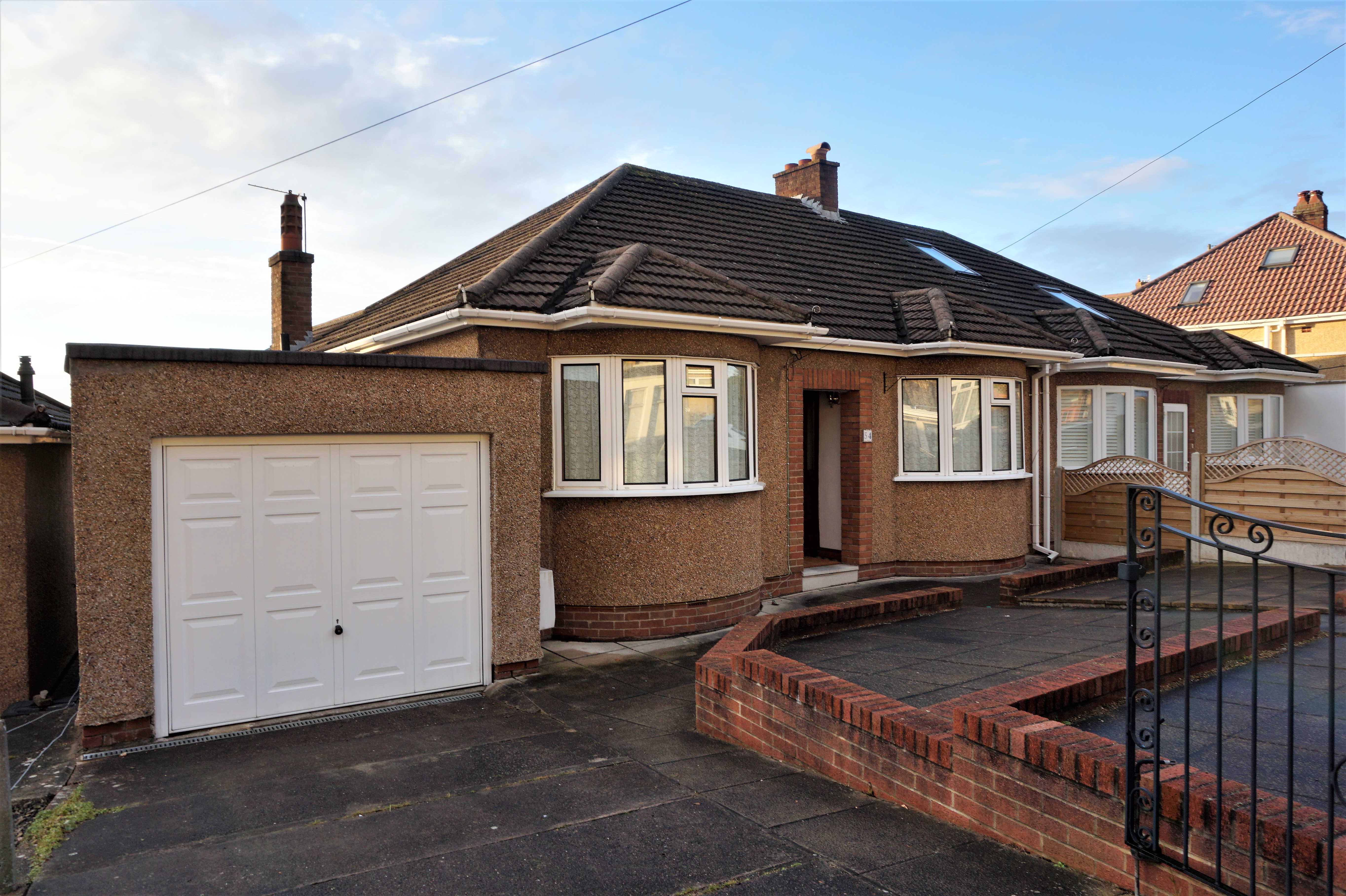 2 bedroom bungalow for sale in Footshill Road, Hanham, BS15 8EZ