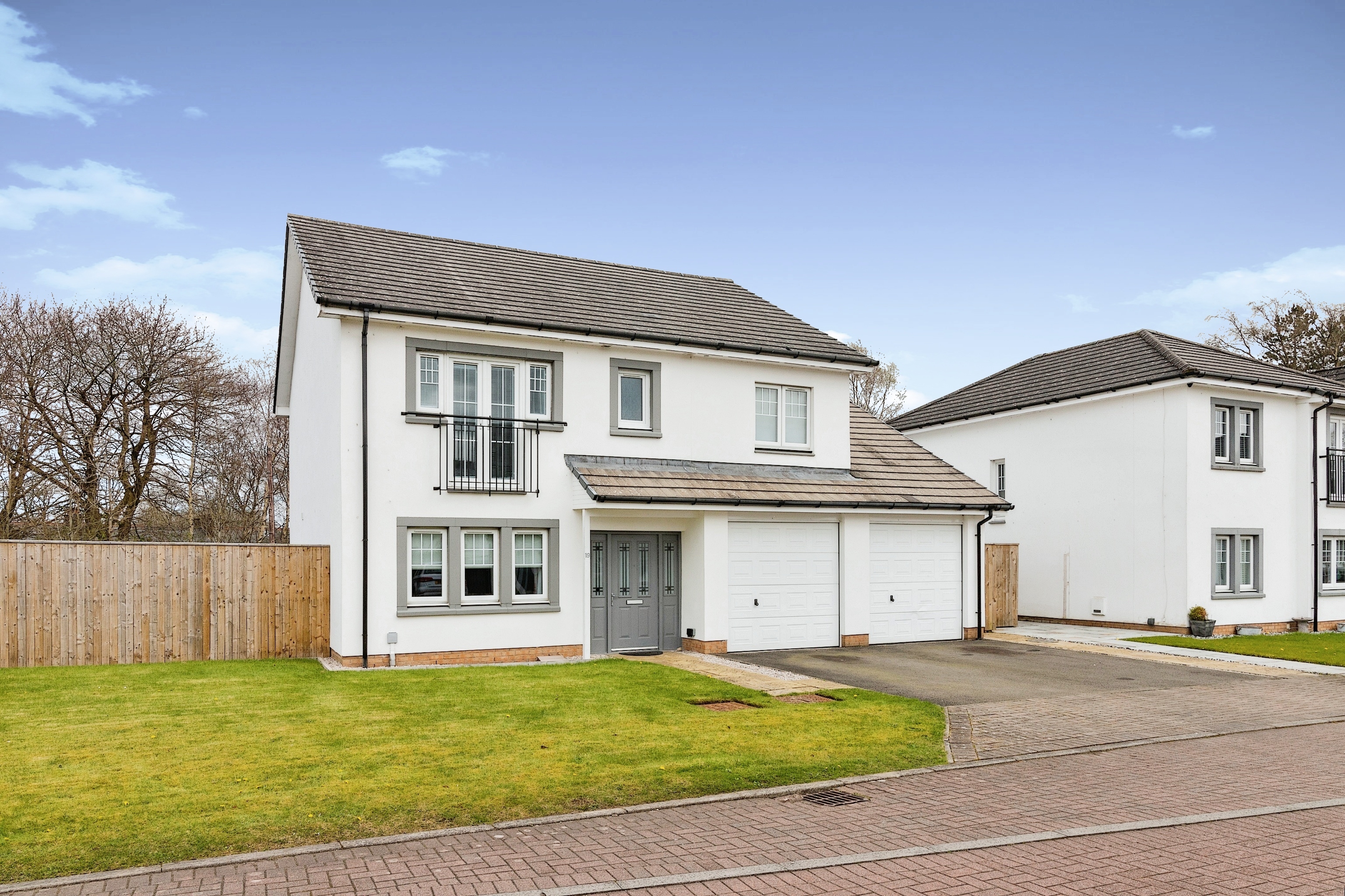 4 bedroom detached house for sale in Heatherbank Grove, Glasgow, G69 8EW