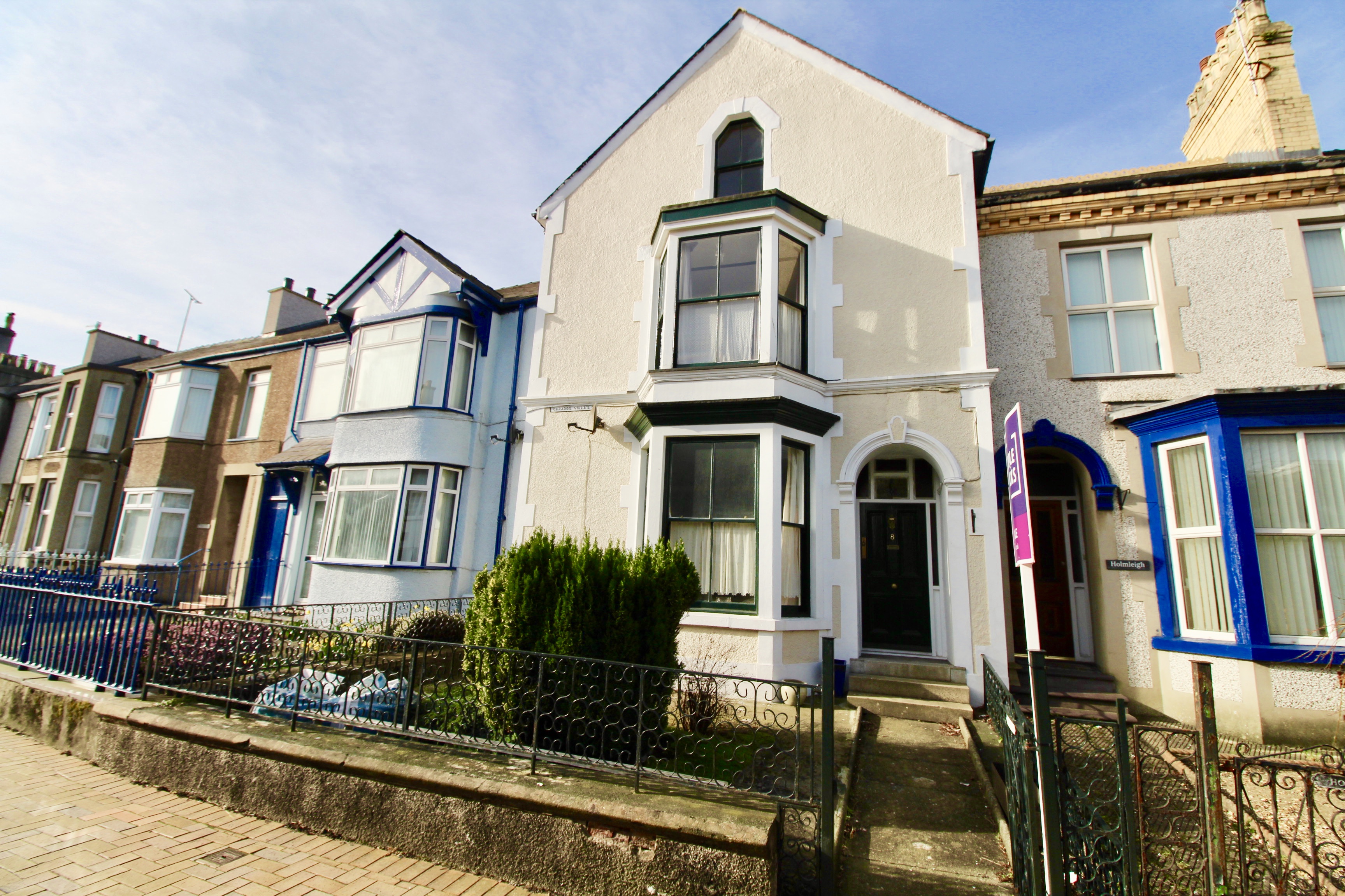 4 bedroom town house for sale in Glanhwfa Road, Llangefni, LL77 7EN