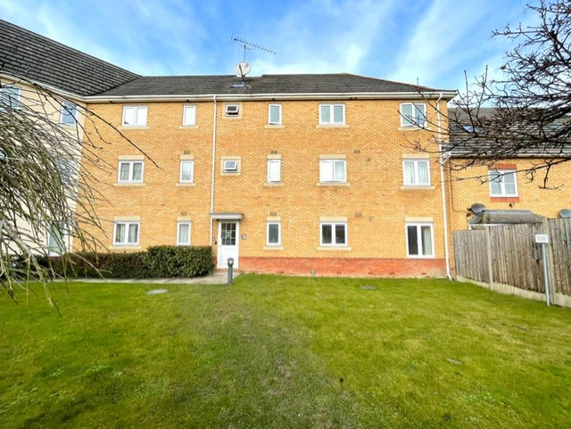 2 bedroom ground floor flat for sale in Morgan Close, Luton, LU4 9GL