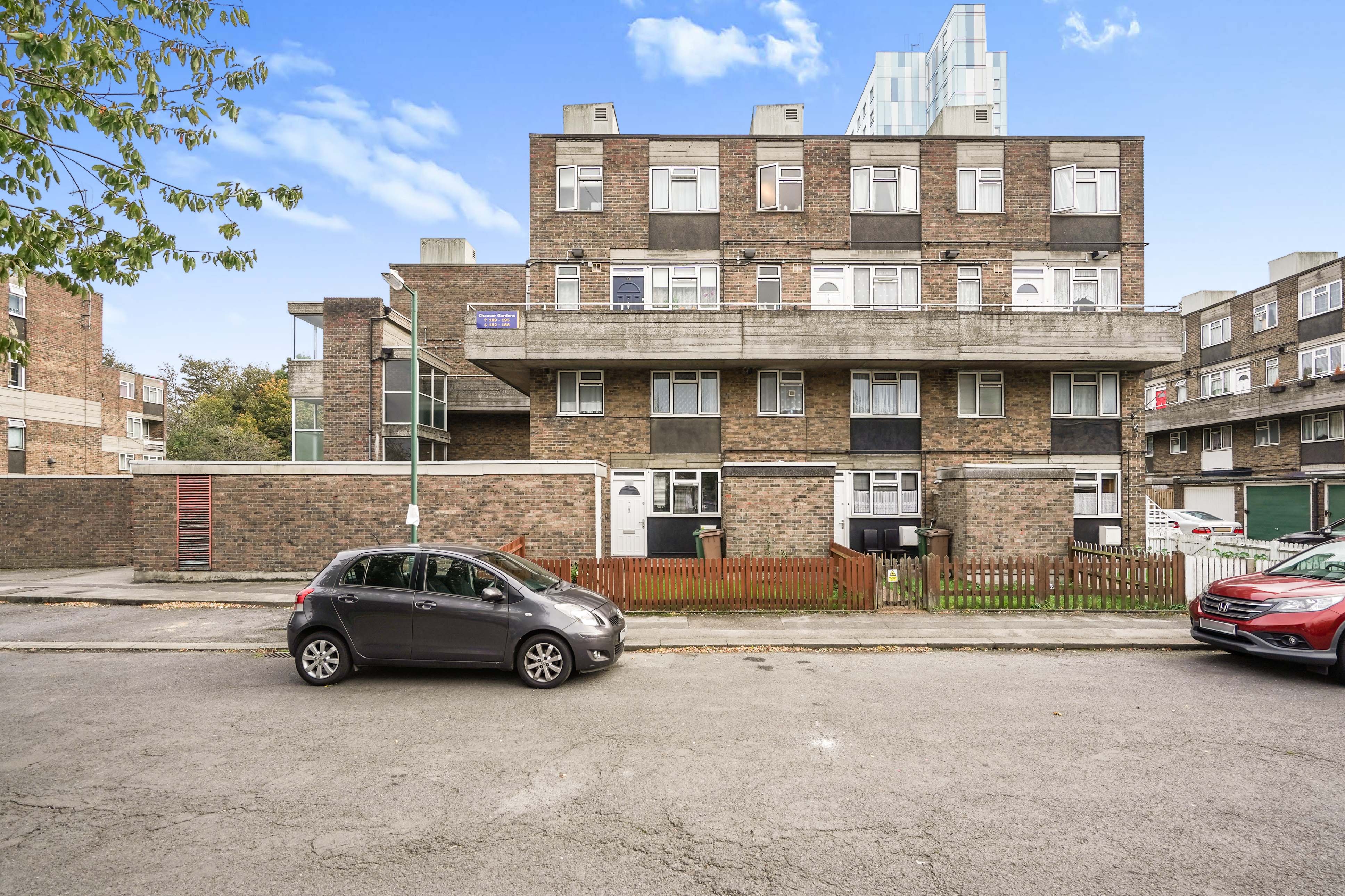 3 bedroom duplex for sale in Chaucer Gardens, Sutton, SM1 2QZ
