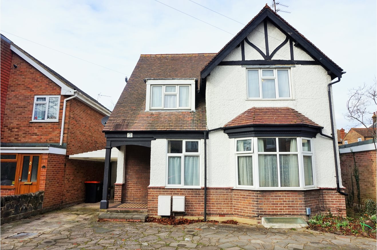 4 bedroom detached house for sale in Borough Road, Dunstable, LU5 4BZ