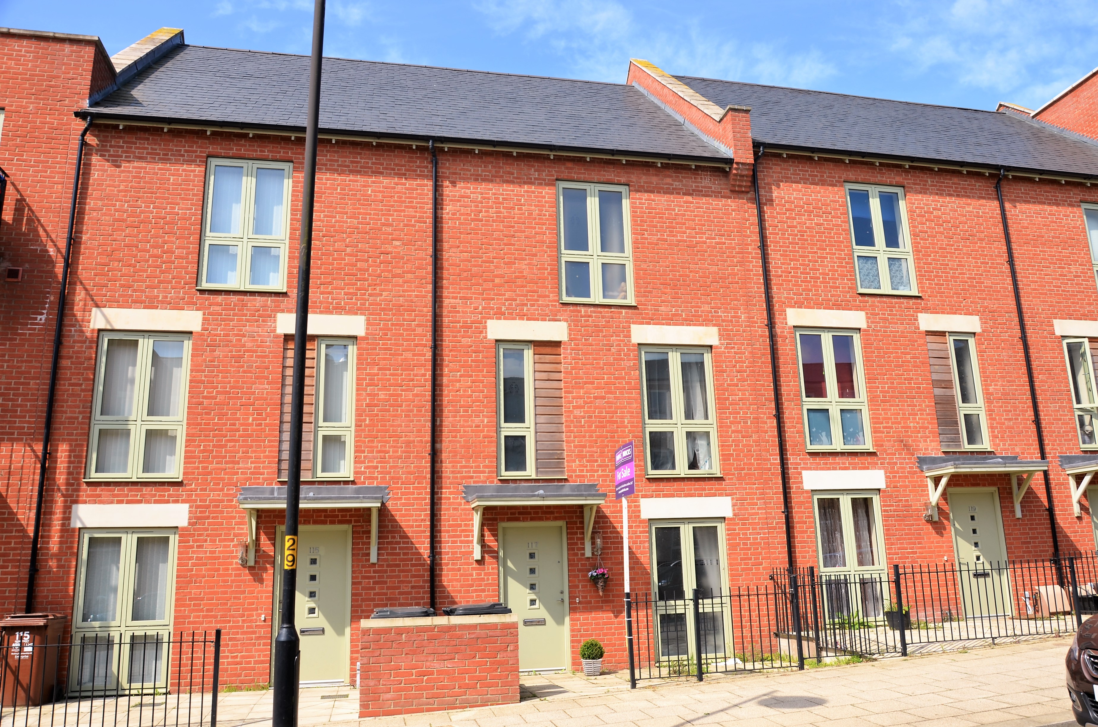 4 bedroom town house for sale in High Street, Upton, Northampton, NN5 4EN