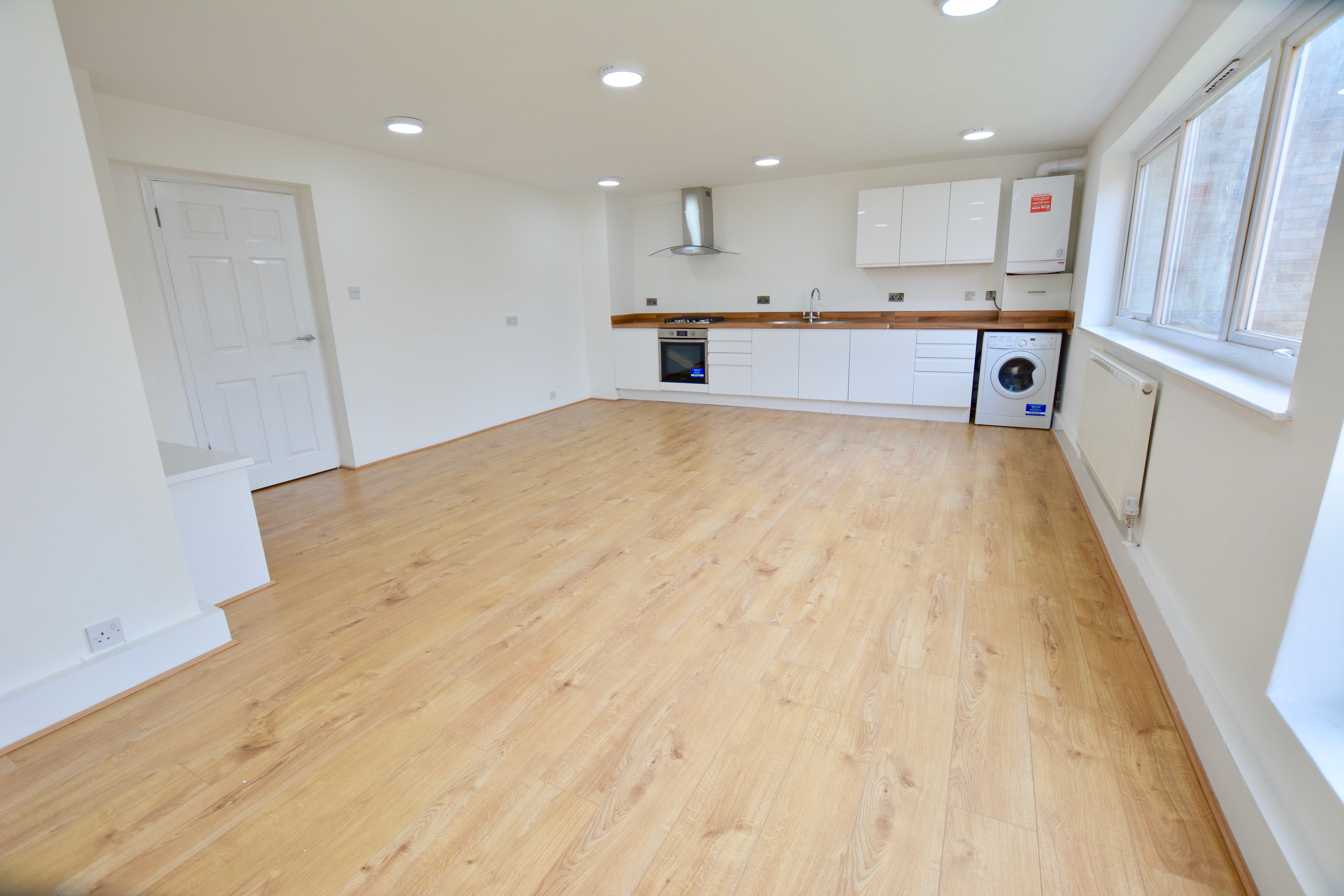 3 bedroom flat for sale in Kintyre Close, London, SW16 4SF