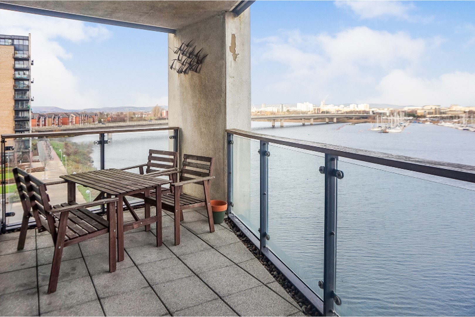 2 bedroom apartment to rent in Prospect Place, Cardiff Bay, CF11 0AS