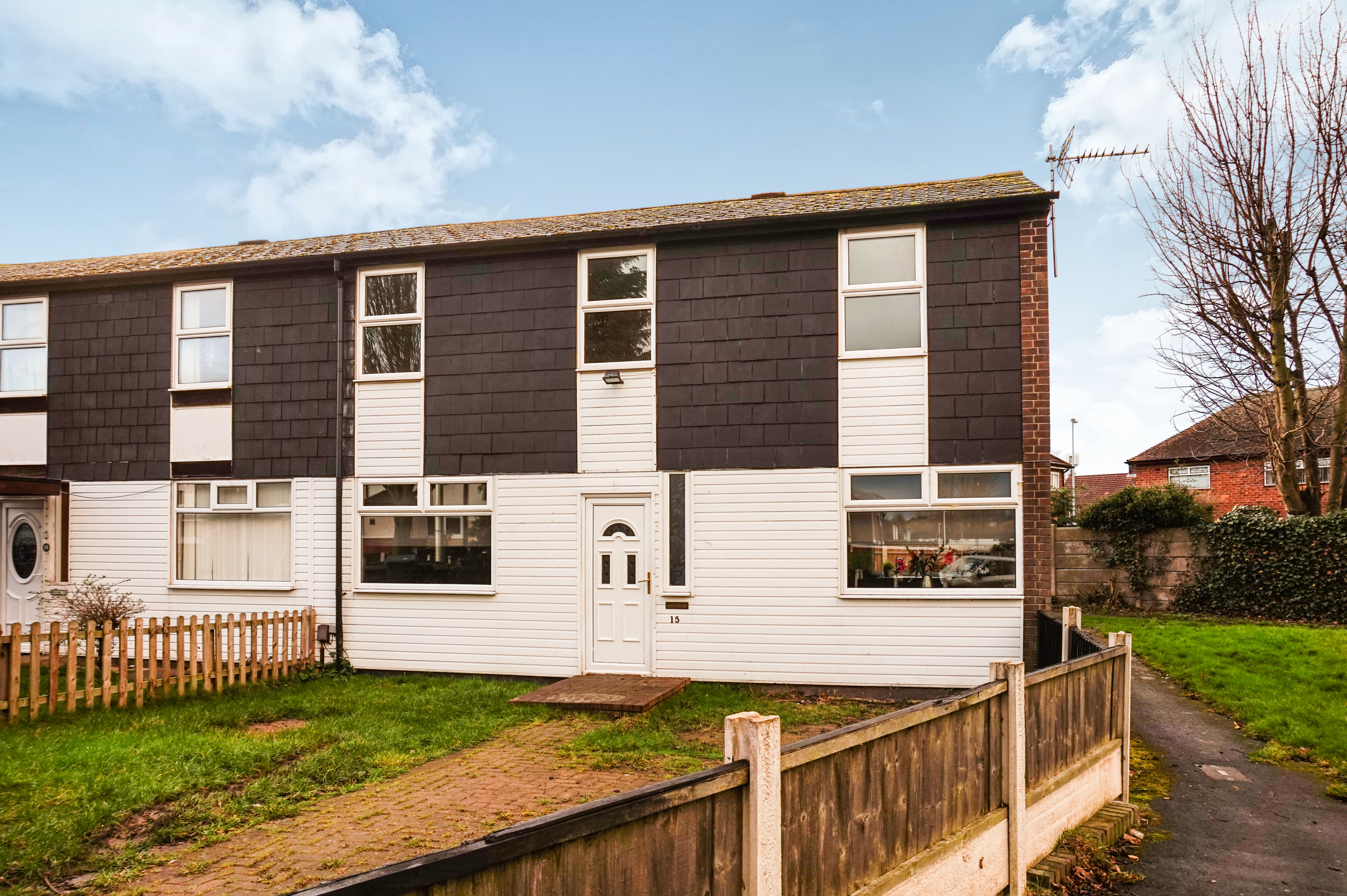 3 bedroom semi-detached house for sale in Halton Brook Avenue, Runcorn ...