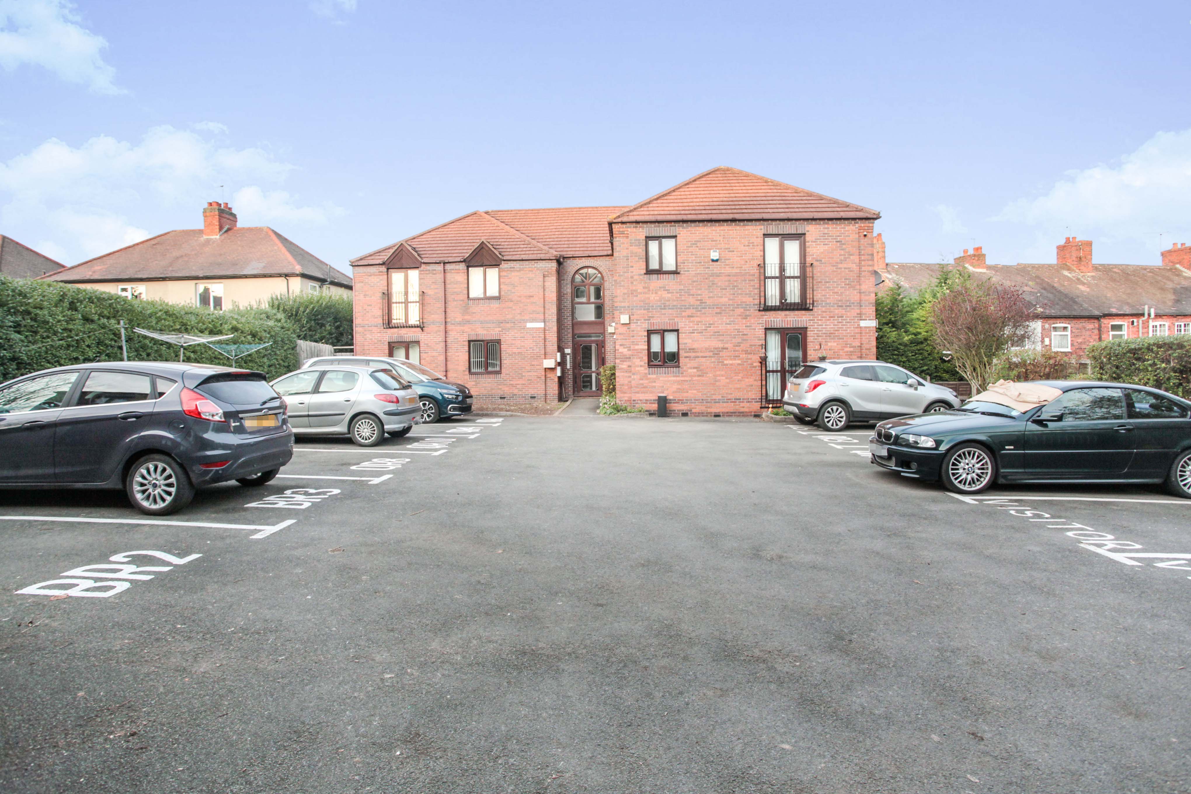 2 bedroom flat for sale in Queens Court, Nuneaton, CV11 5NF