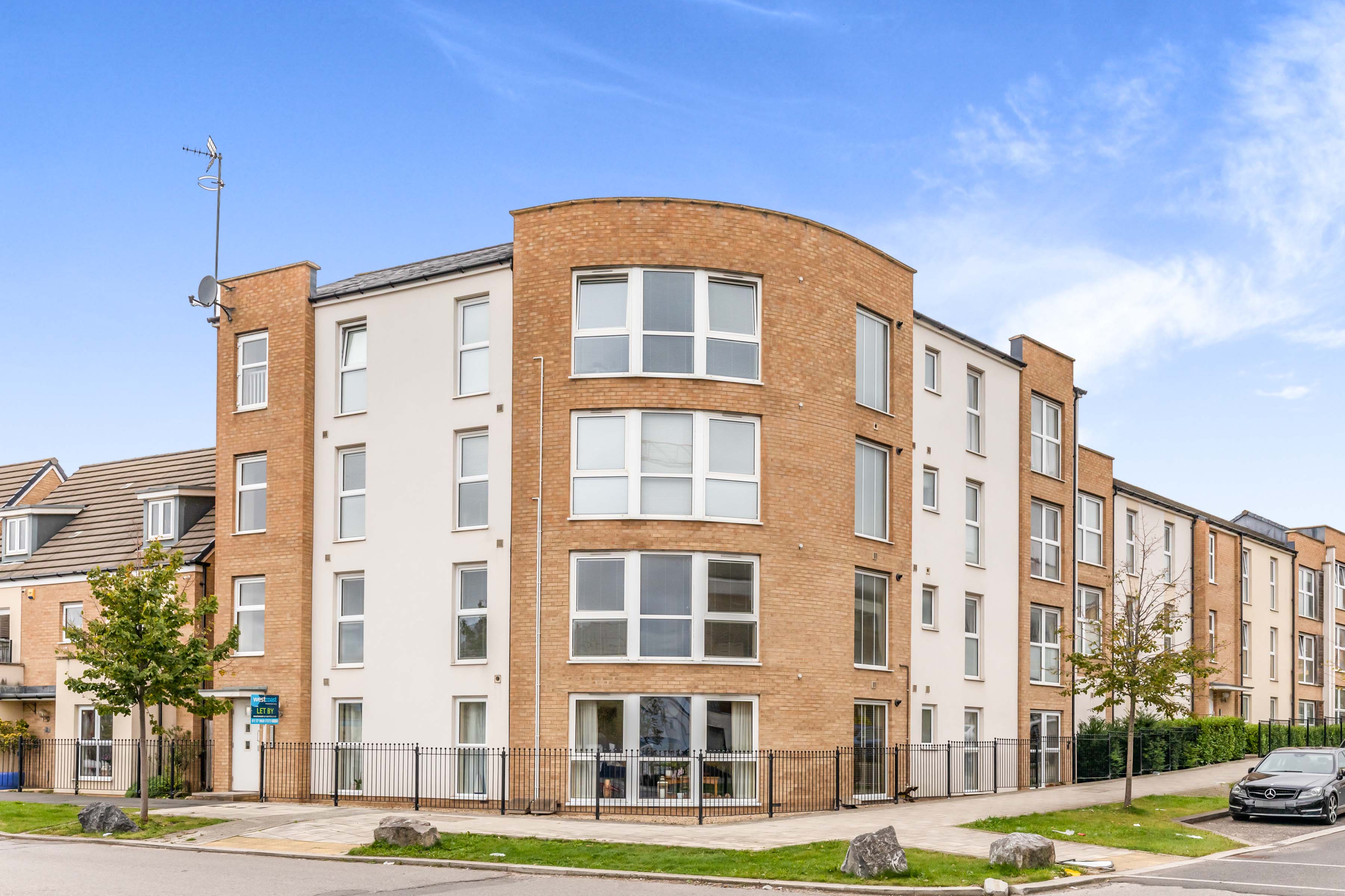 2 bedroom flat for sale in Tall Elms Road, Charlton Hayes, BS34 5FJ