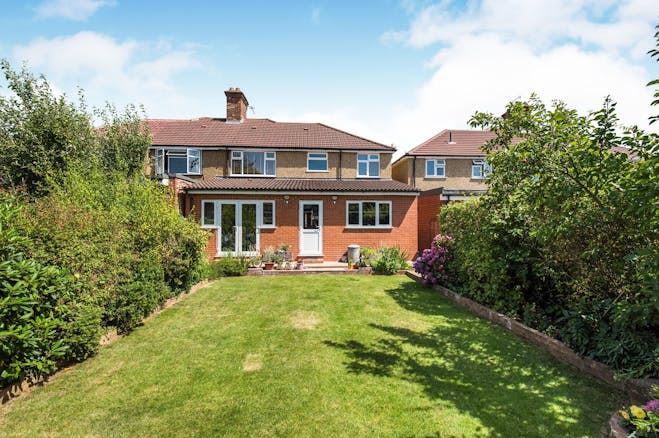 4 Bedroom Semi Detached House For Sale In Somerset Waye Hounslow Tw5 9hg