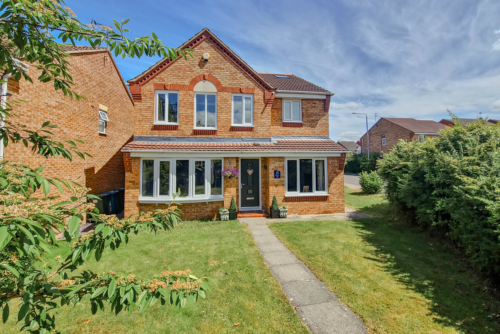 6 bedroom detached house for sale in Swallow Drive, Bingham, Nottingham ...