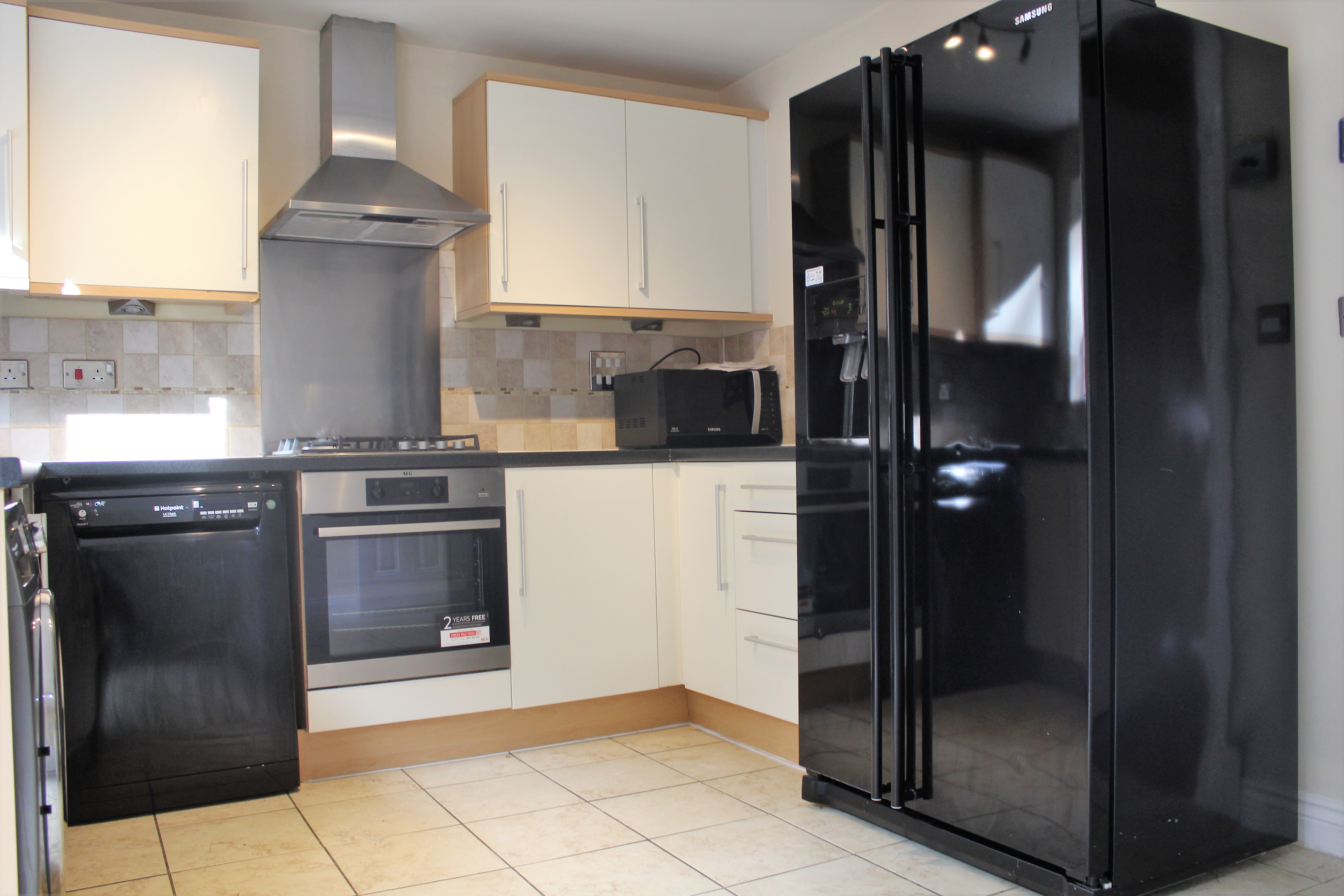 3 bedroom semi-detached house to rent in Nine Acres Close, Hayes, UB3 1SW