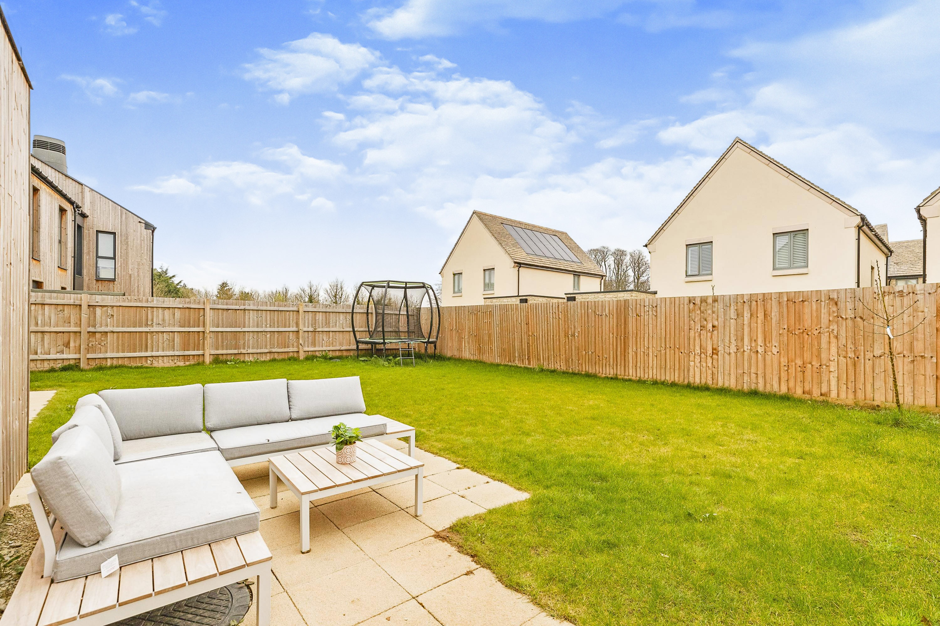 4 bedroom detached house for sale in Blueberry Drive, Bicester, OX27 8DB