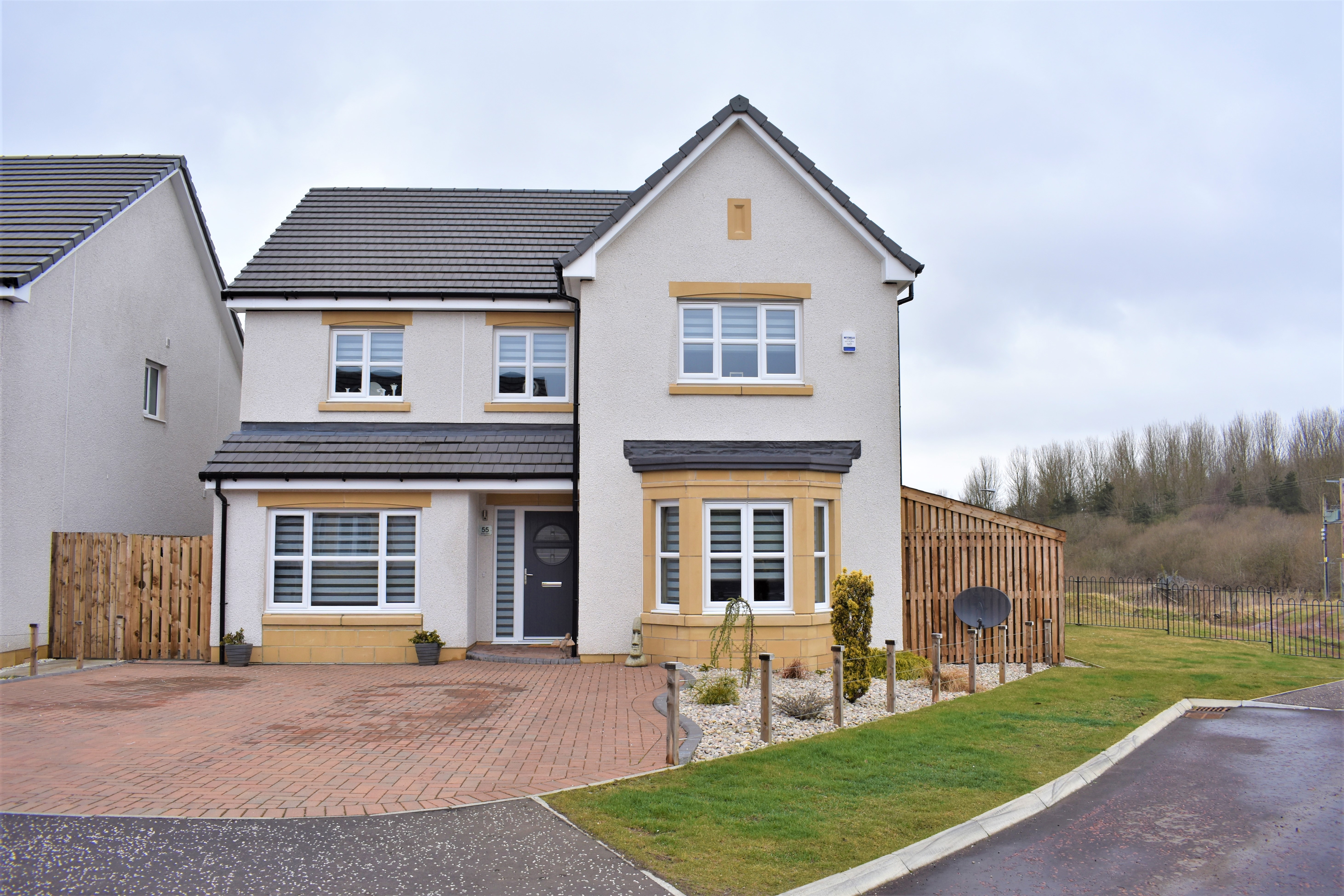 4 bedroom detached house for sale in Bisset Place, Bathgate, EH48 2XR