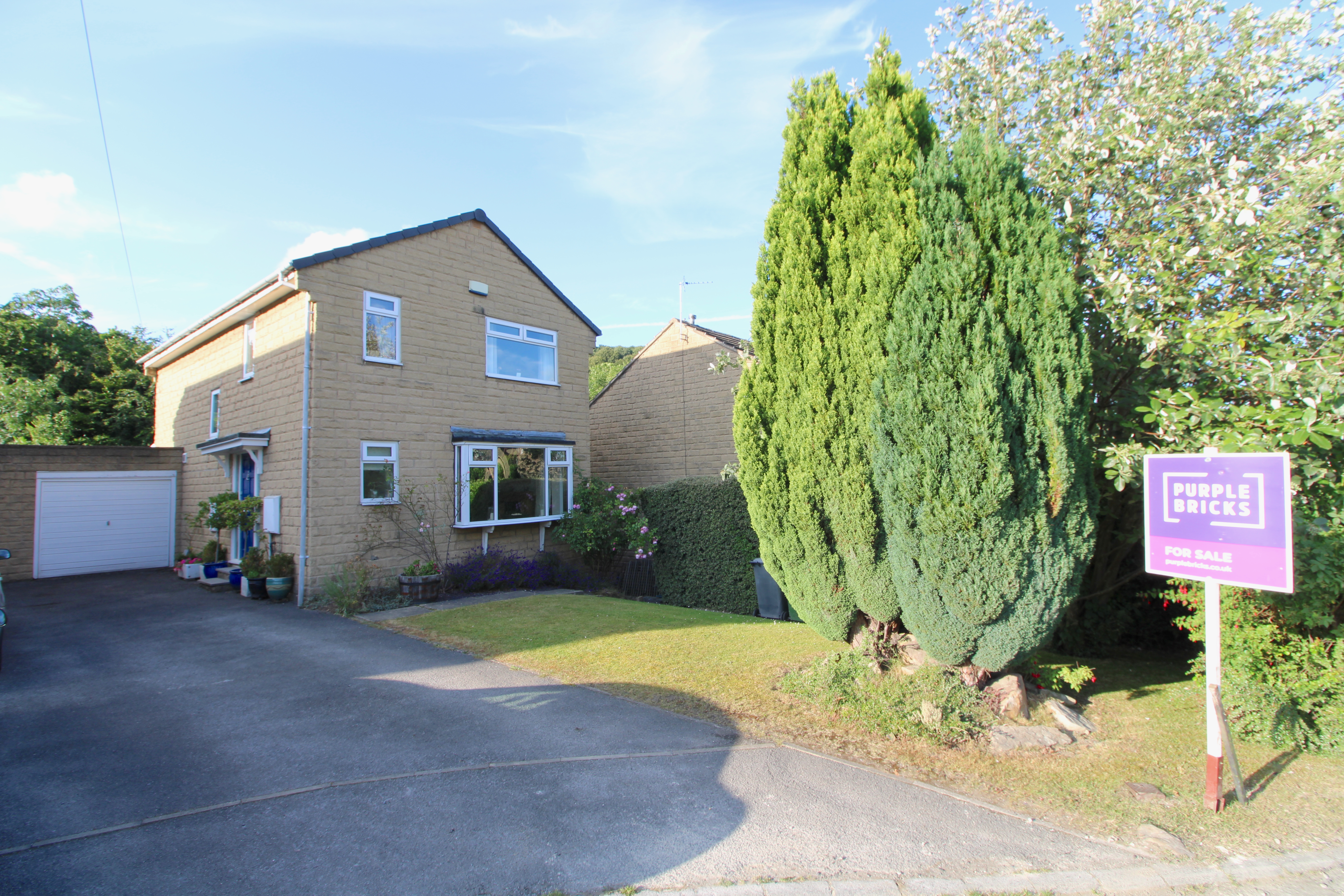 4 bedroom link detached house for sale in Clay Butts, Birkby ...