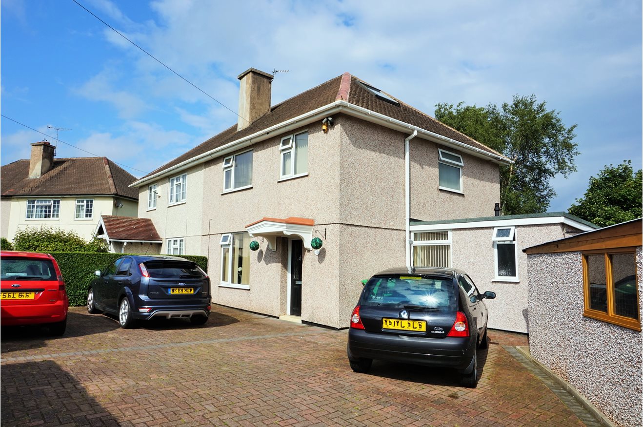 3 bedroom semi-detached house for sale in Wigman Road, Nottingham, NG8 4AA