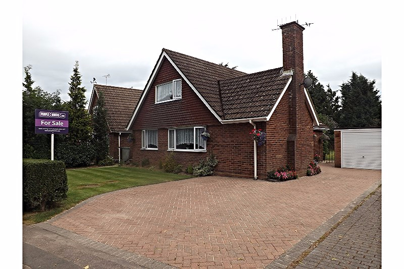 4 bedroom detached bungalow for sale in Rusper Road, Crawley, RH11 0HL