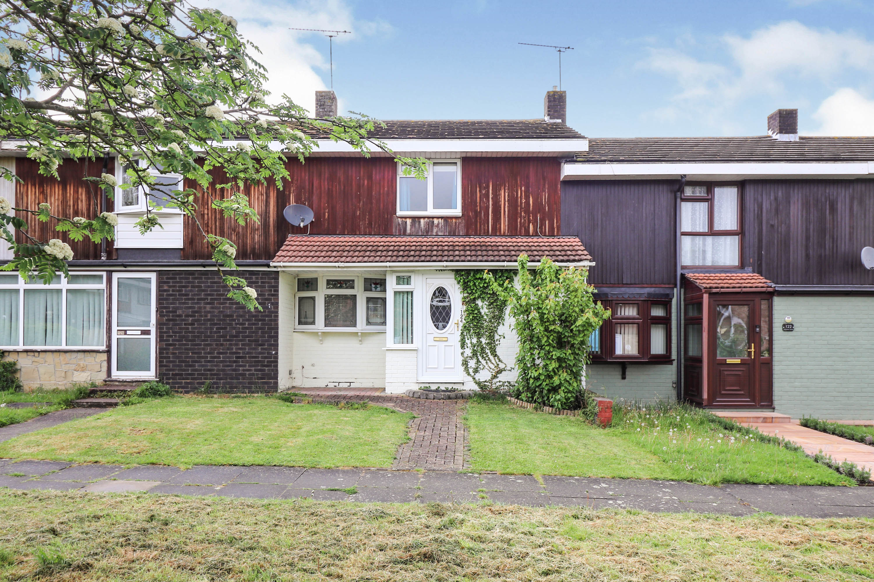 2 bedroom terraced house for sale in Woolmer Green, Basildon, SS15 5LR