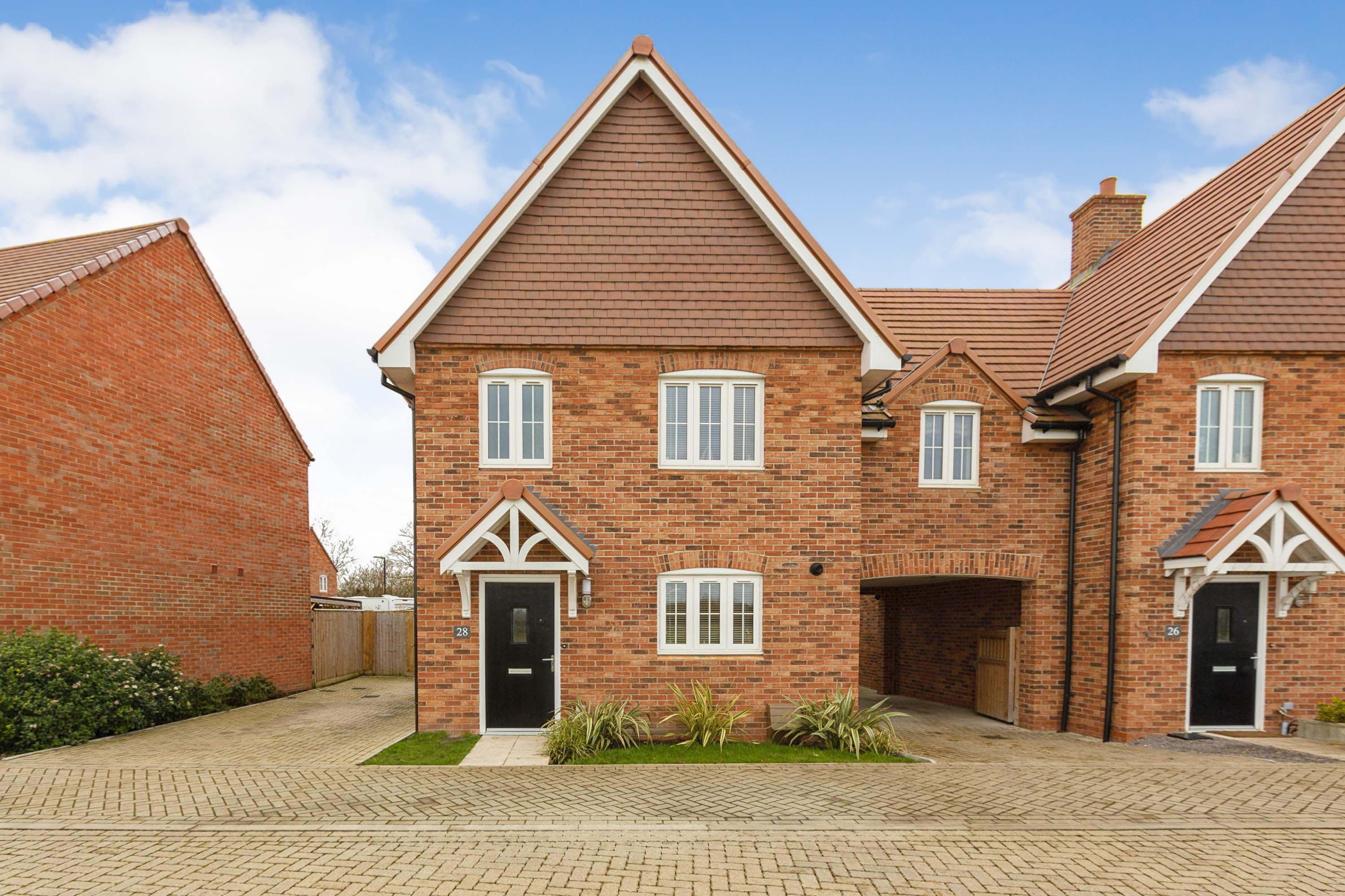 3 bedroom semi-detached house for sale in Howden Green, Abingdon, OX13 6FY