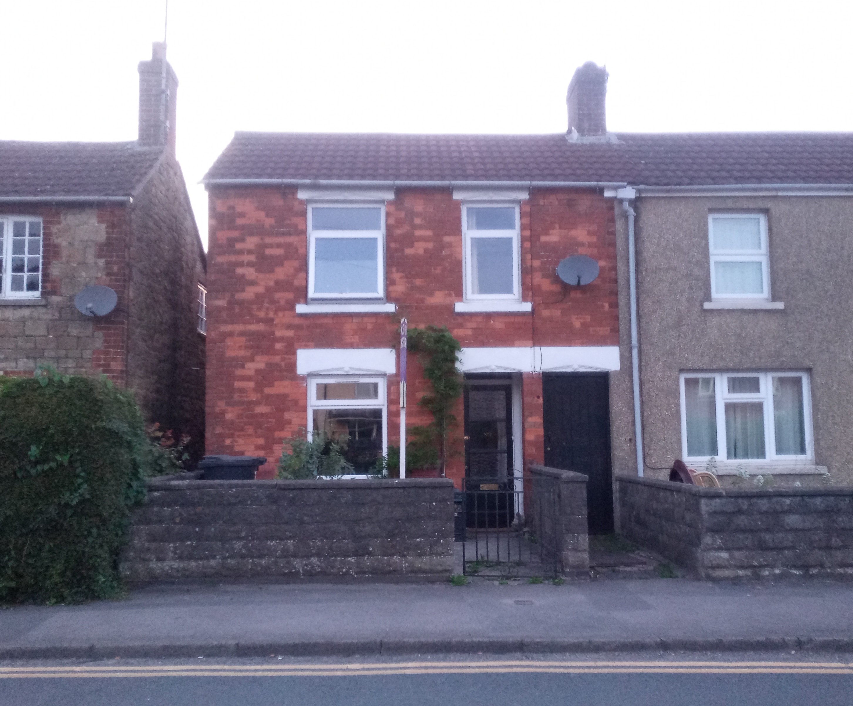 3 bedroom end of terrace house for sale in Kingsdown Road, Swindon, SN2 7PE