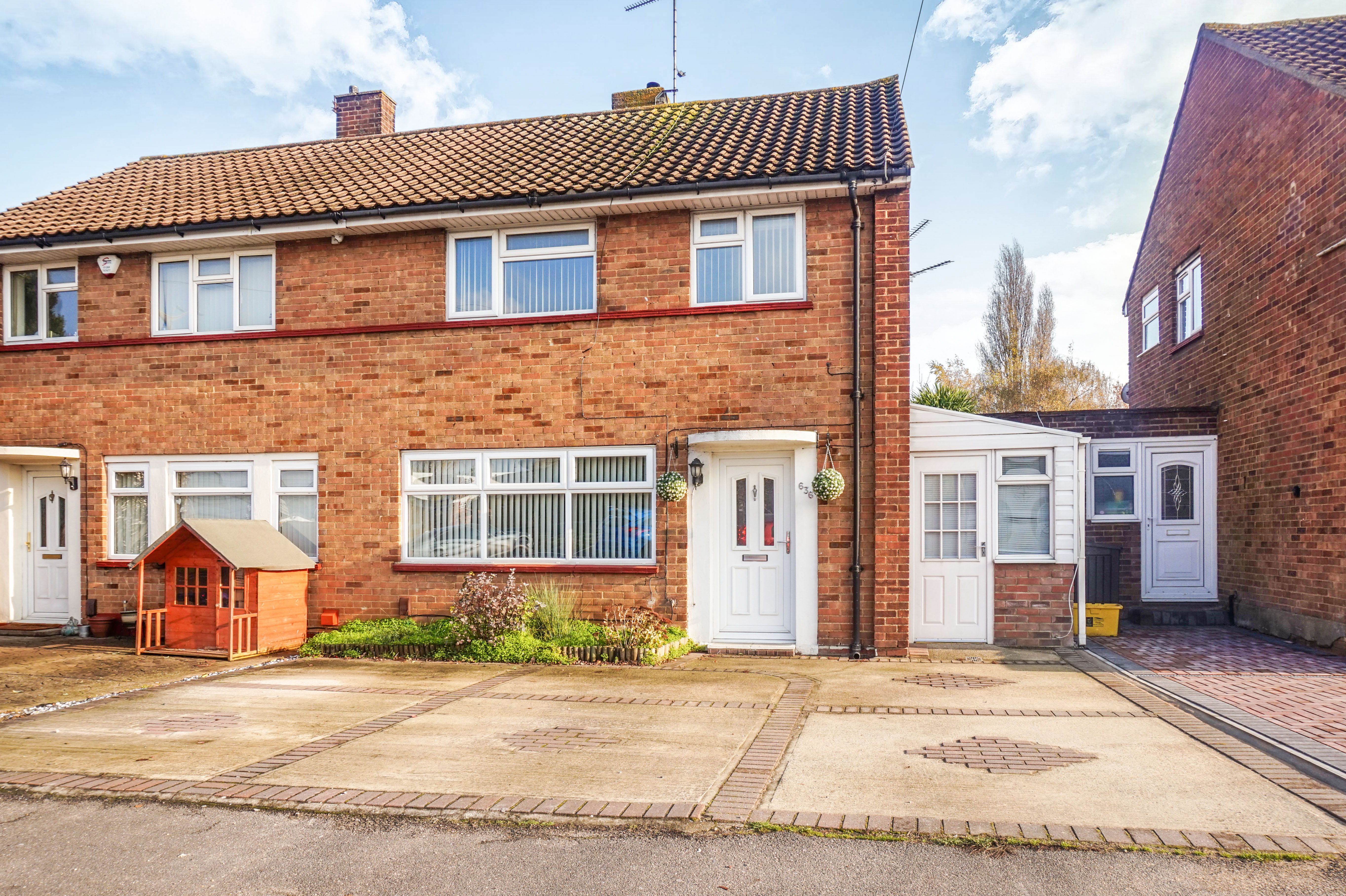 3 bedroom semi-detached house for sale in High Road, Benfleet, SS7 5SU