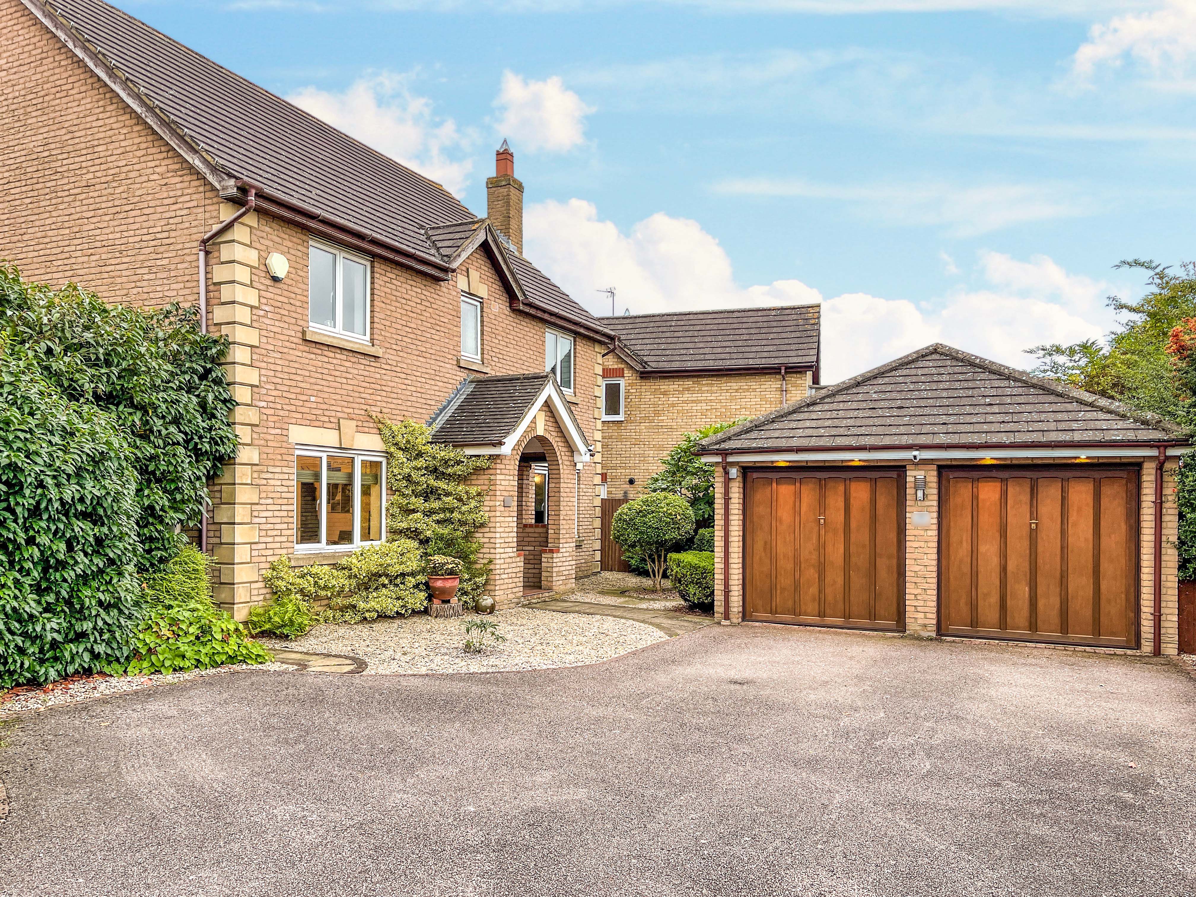 4 bedroom detached house for sale in Thor Drive, Bedford, MK41 0WP