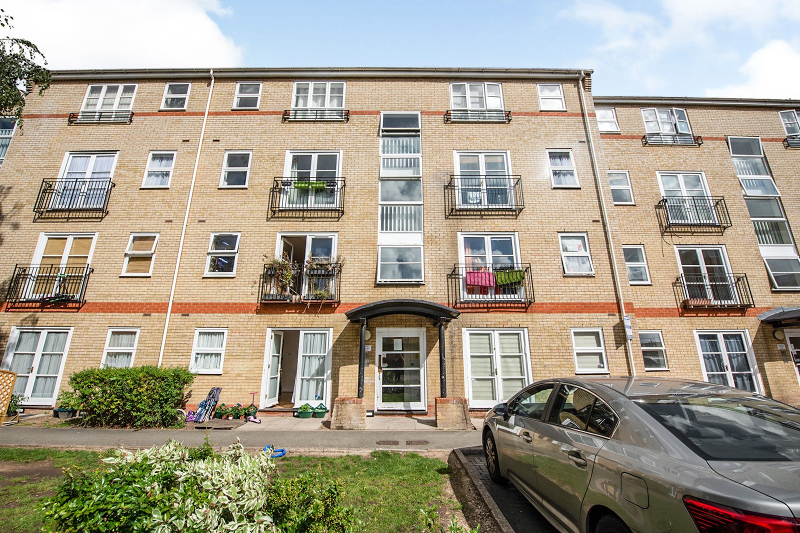 2 bedroom flat for sale in St. Andrews Mews, Stoke Newington, N16 5HR