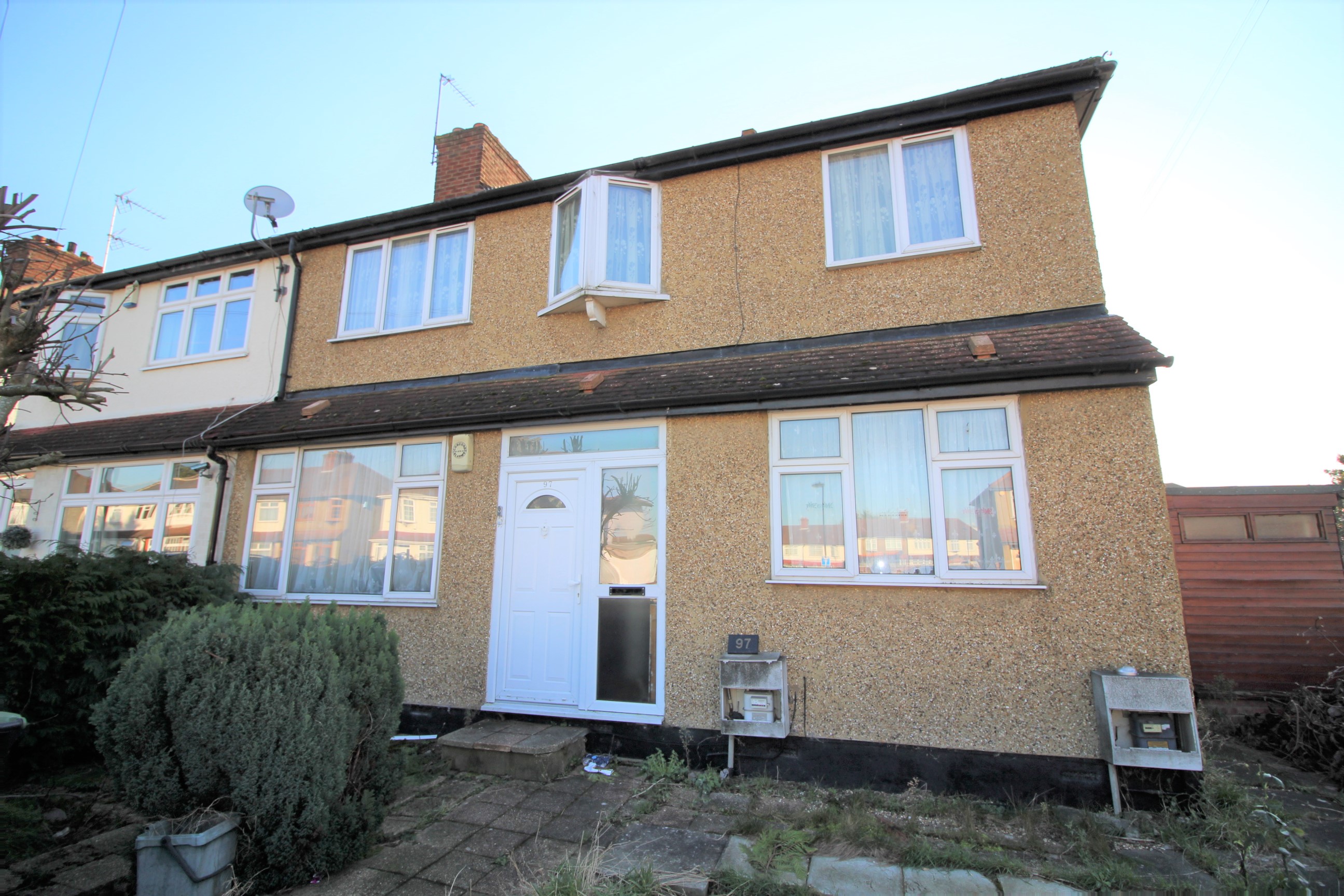 2 bedroom flat for sale in Addison Road, Enfield, EN3 5LA