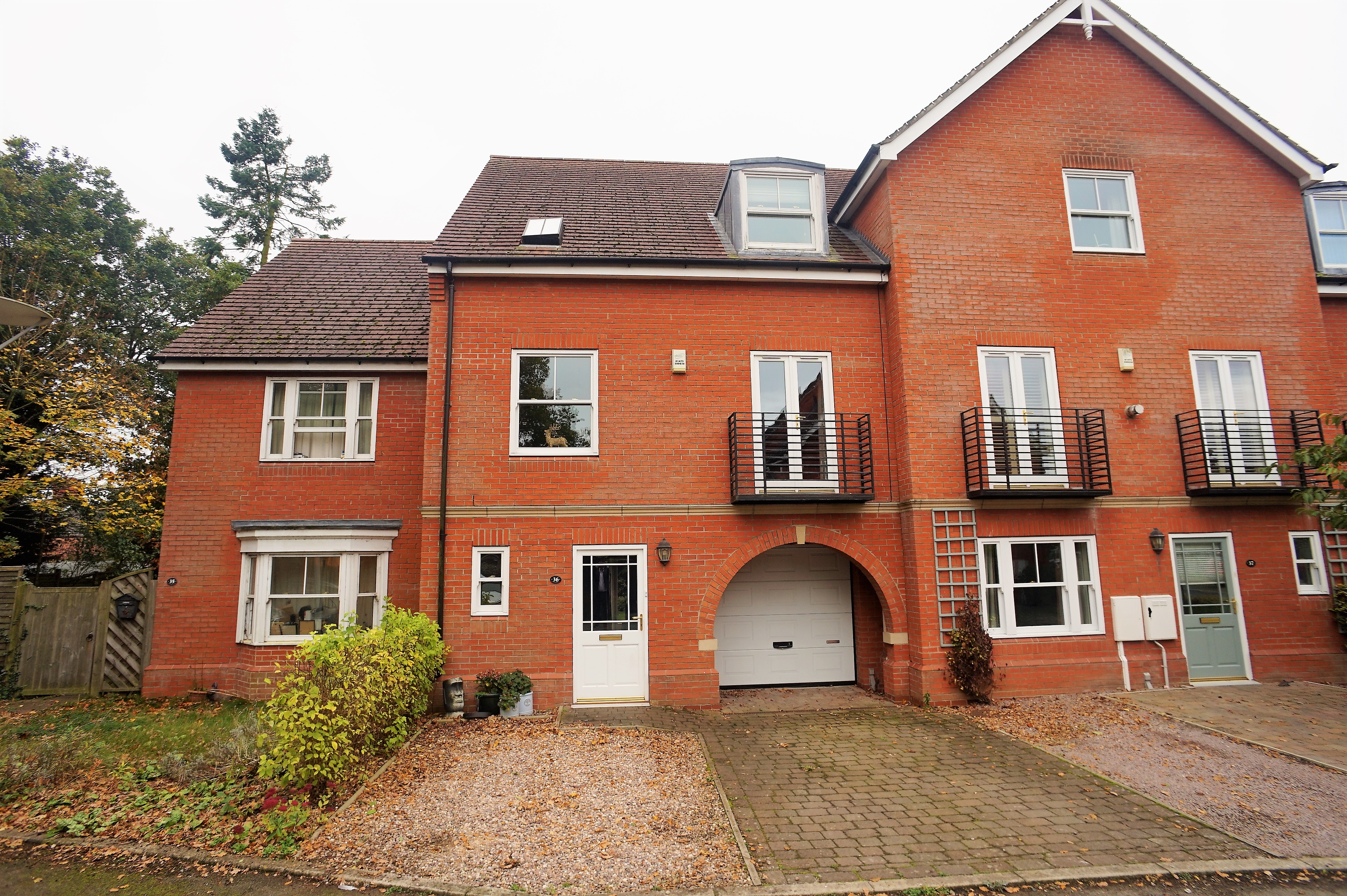 3 bedroom town house for sale in Sterling Place, Woodhall Spa, LN10 6NE