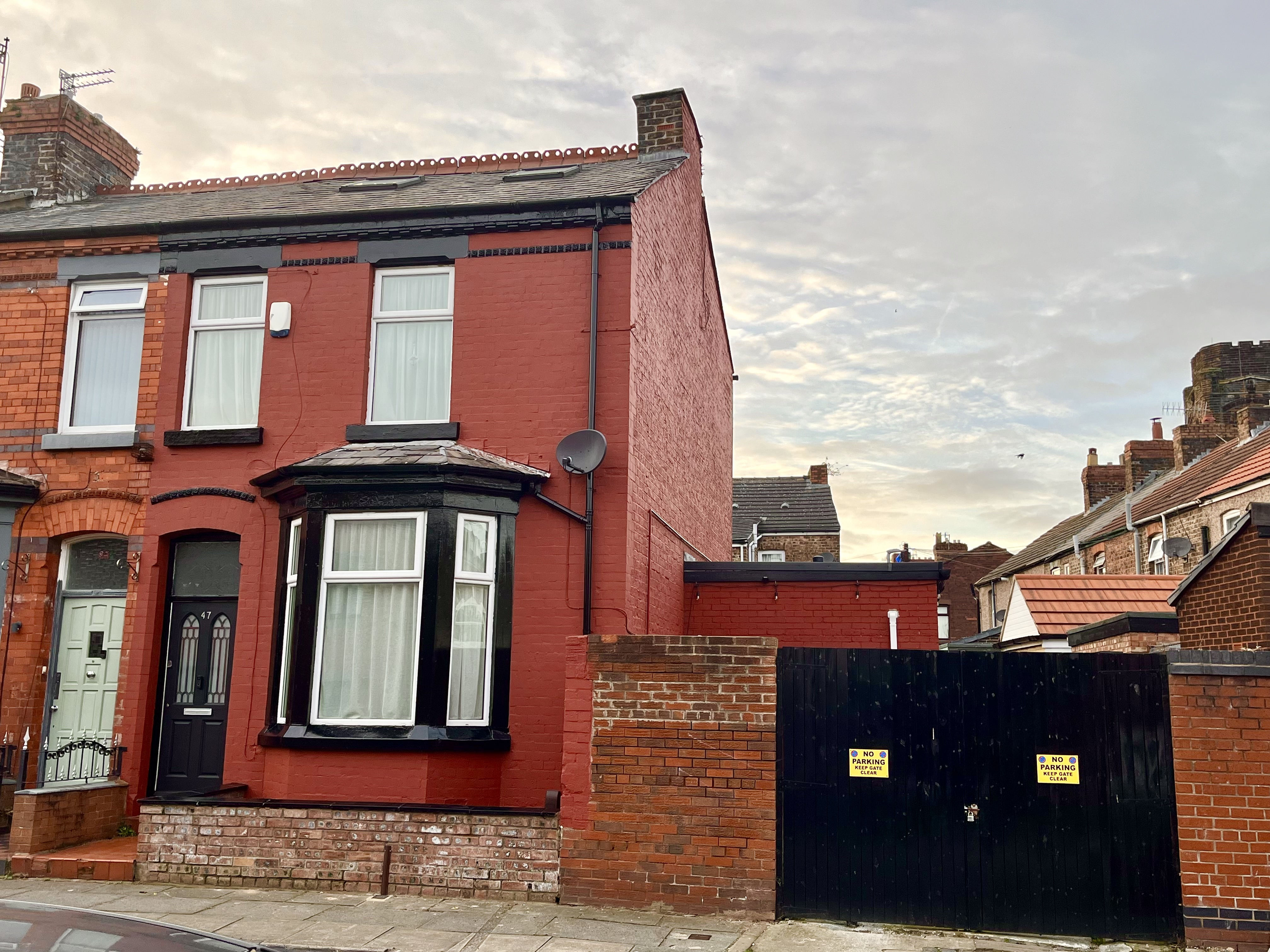 4 bedroom end of terrace house for sale in Moss Street, Liverpool, L19 2NA