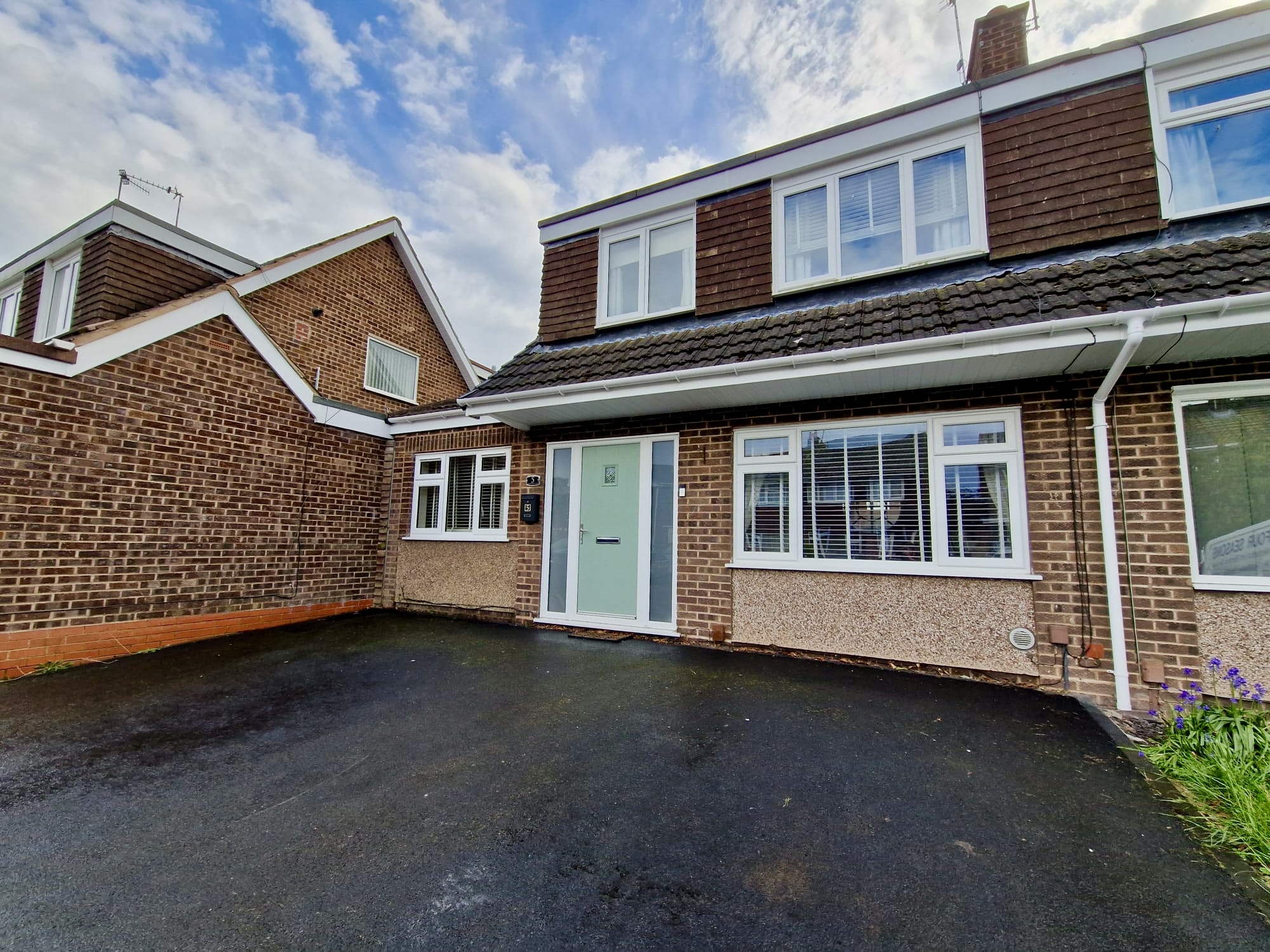 3 bedroom semi-detached house for sale in Delphinium Close ...