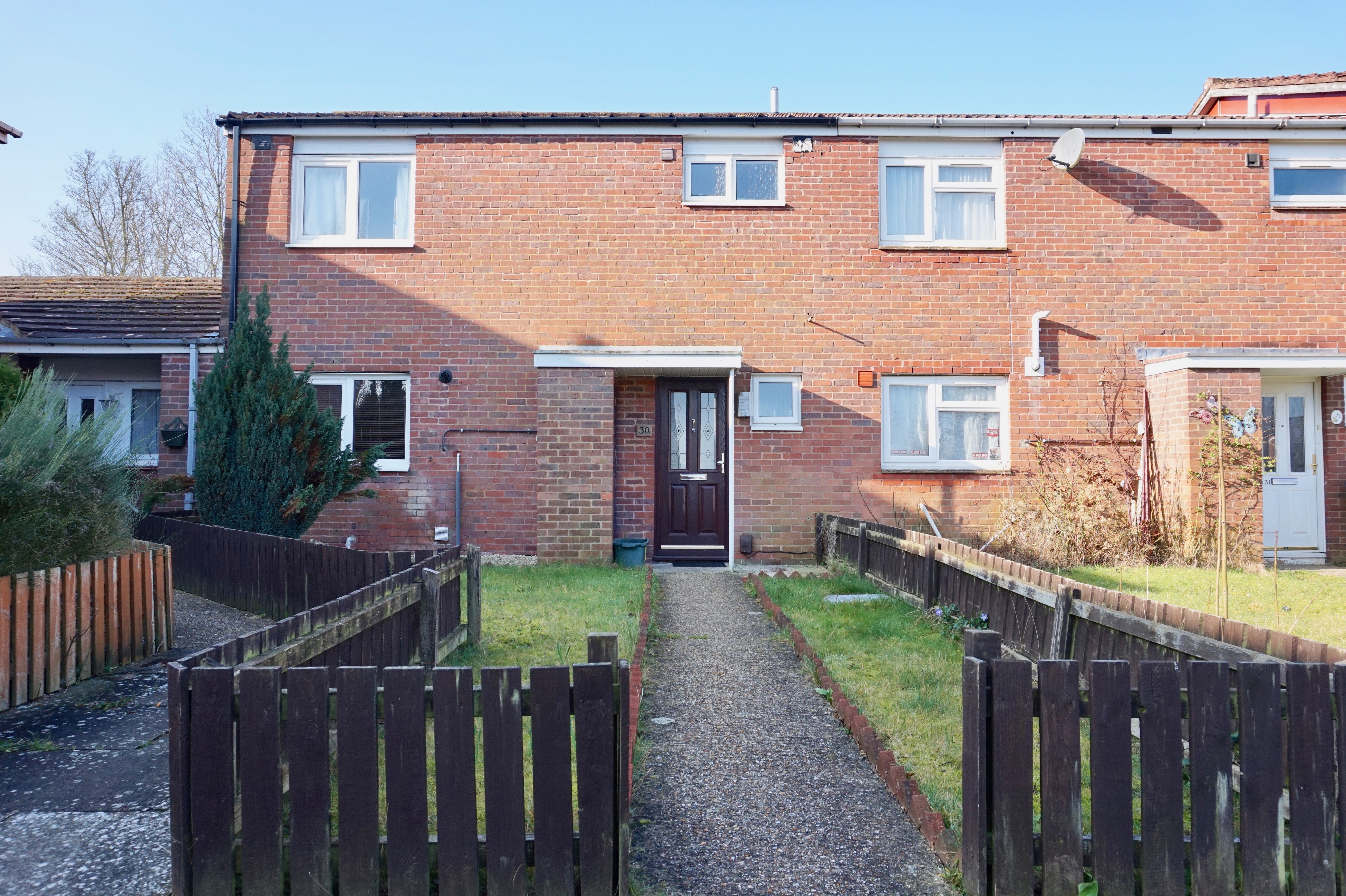 3 bedroom end of terrace house for sale in Holst Close, Basingstoke ...