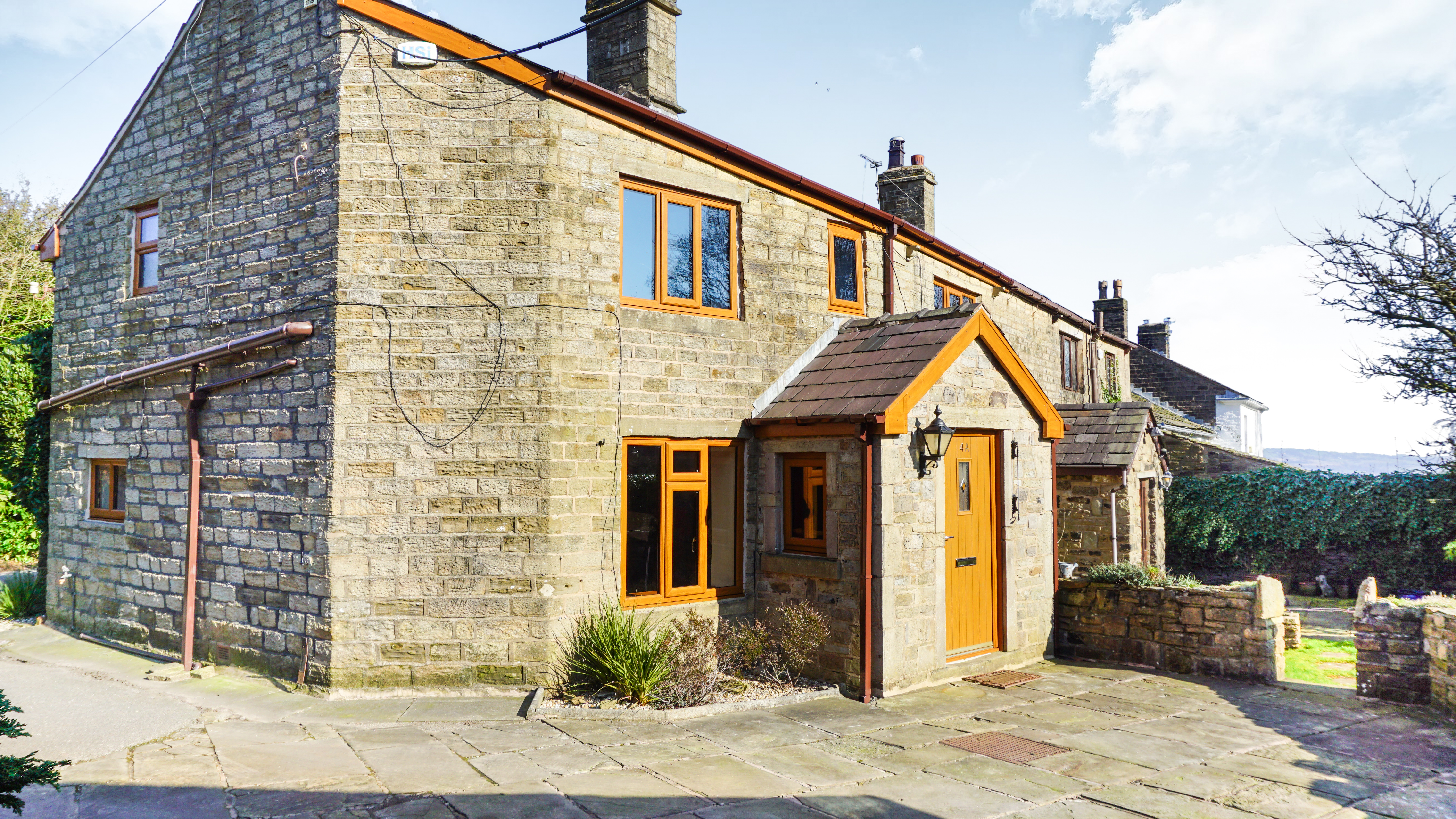 3 bedroom cottage for sale in Horrocks Fold, Bolton, BL1 7BX