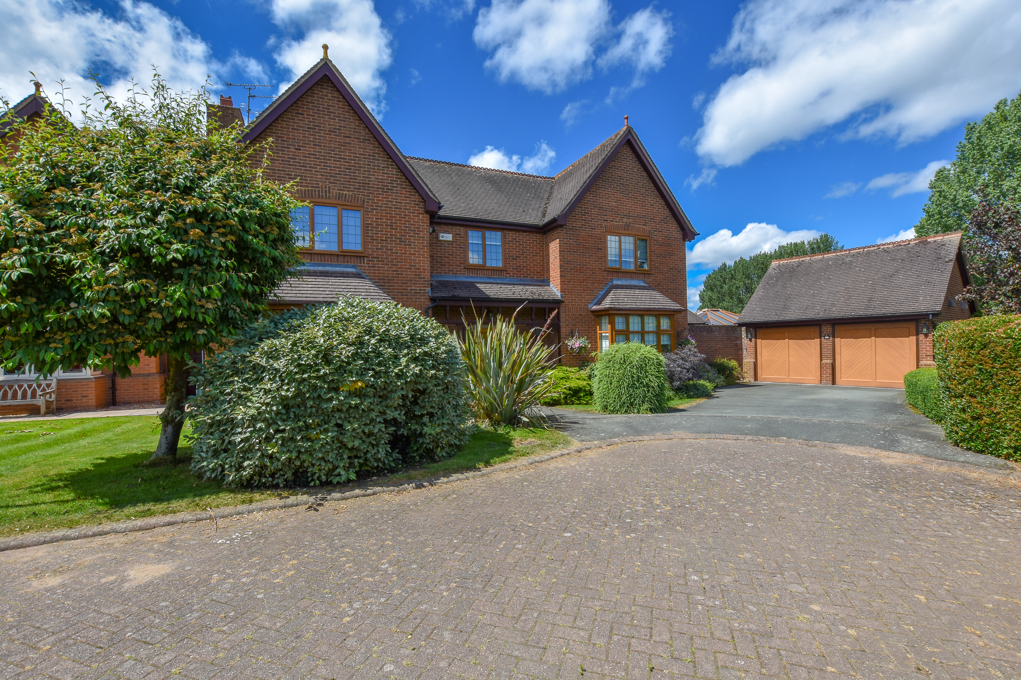 4 bedroom detached house for sale in Capesthorne Road, Christleton ...